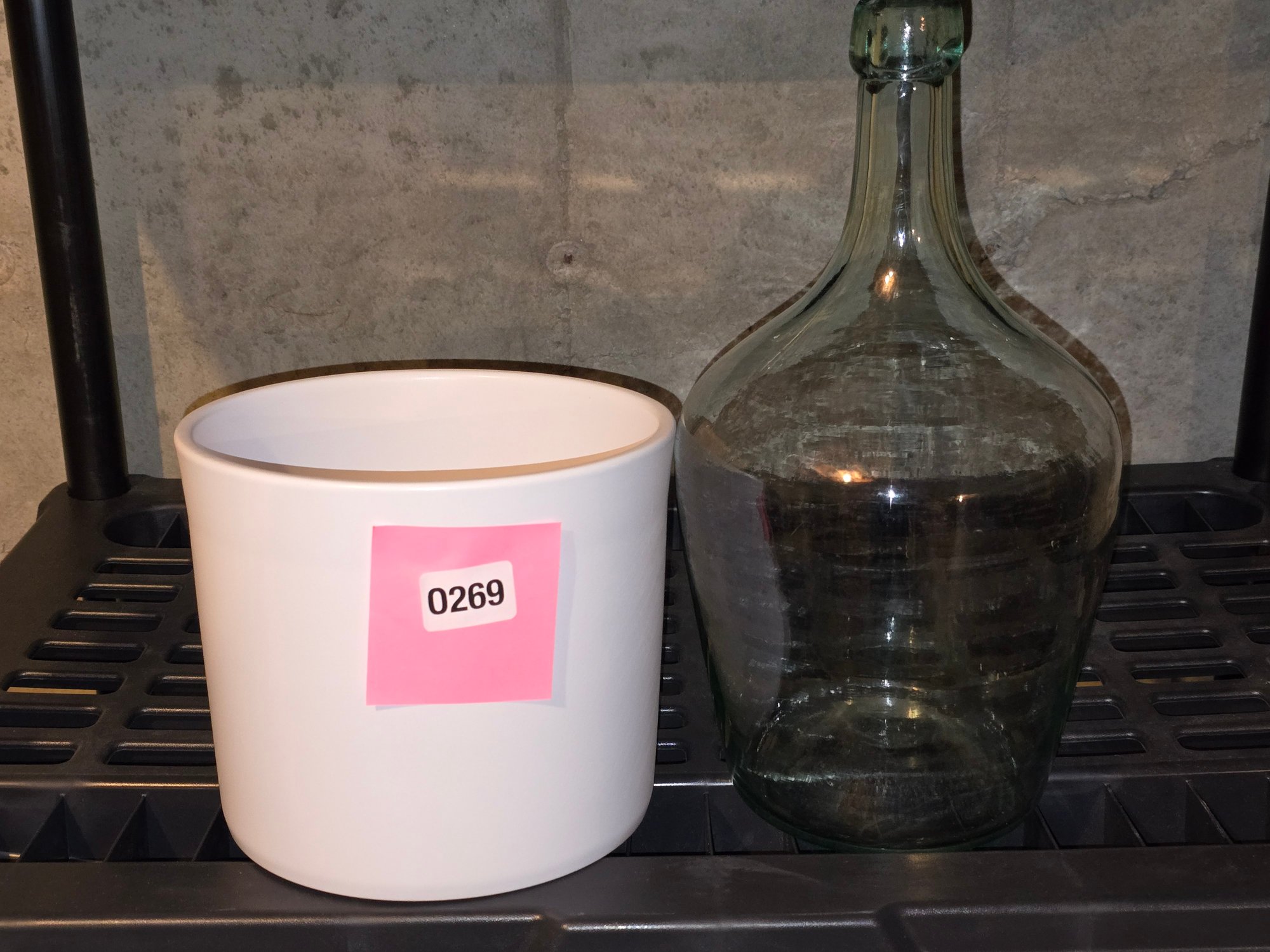 269 - FIBERSTONE PLANTER #22765 | Auctionninja.com