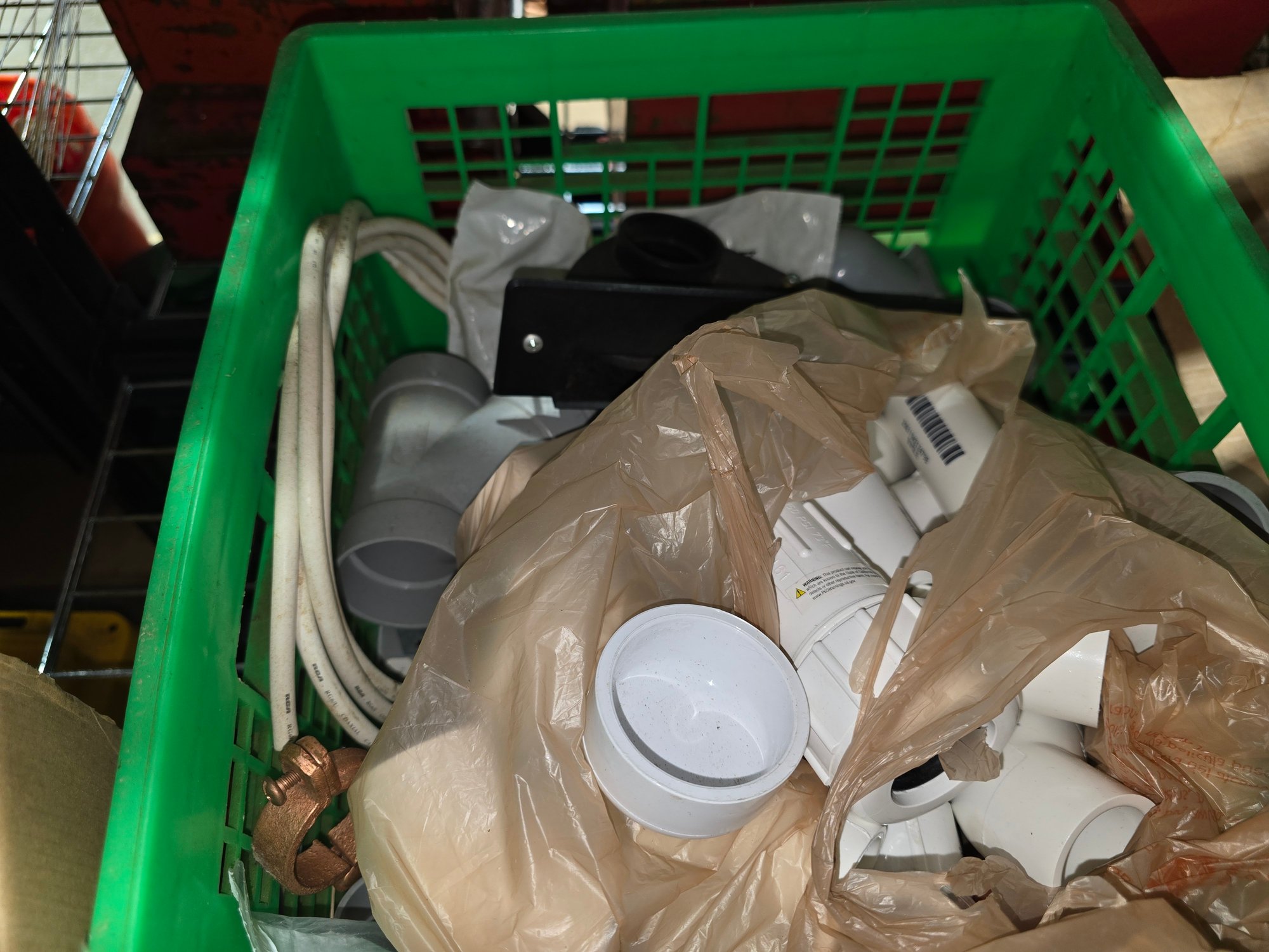 158 - Flote Pompe And Crate Of Items And Blue Pump - Tool Boxes Not ...