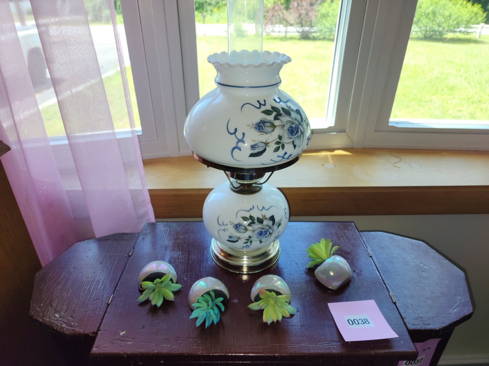 038 - MISCELLANEOUS TABLETOP CONTENTS #28312 | Auctionninja.com