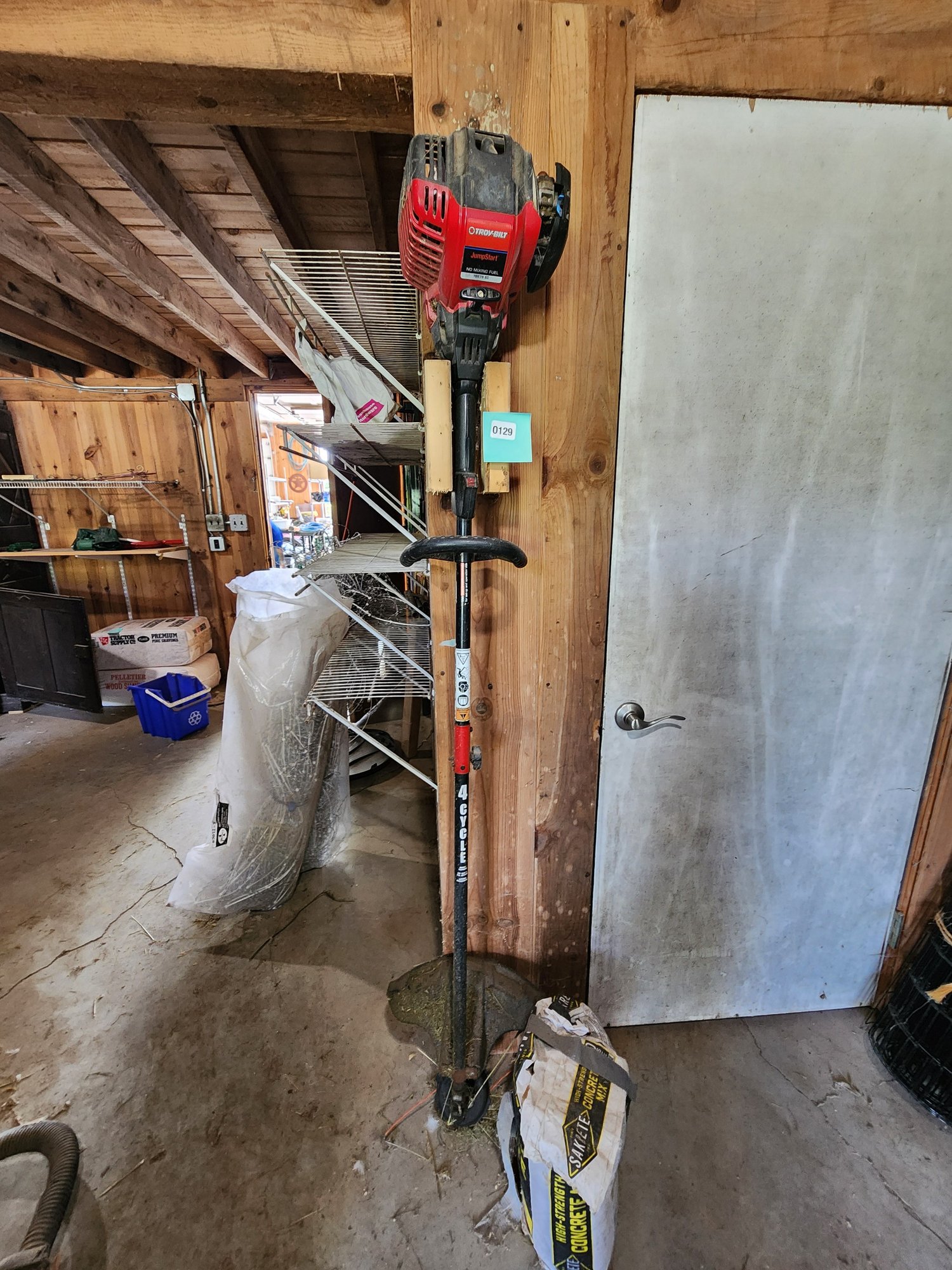 129 - GAS POWERED STRING TRIMMER WEED WHACKER #28469 | Auctionninja.com