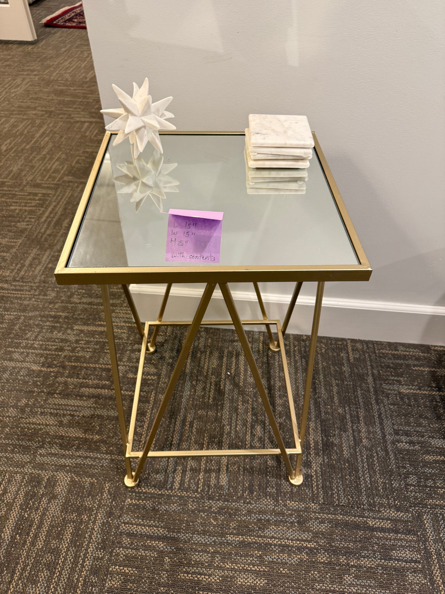 374 -modern Style End Table With Contents Ontop #24352 | Auctionninja.com