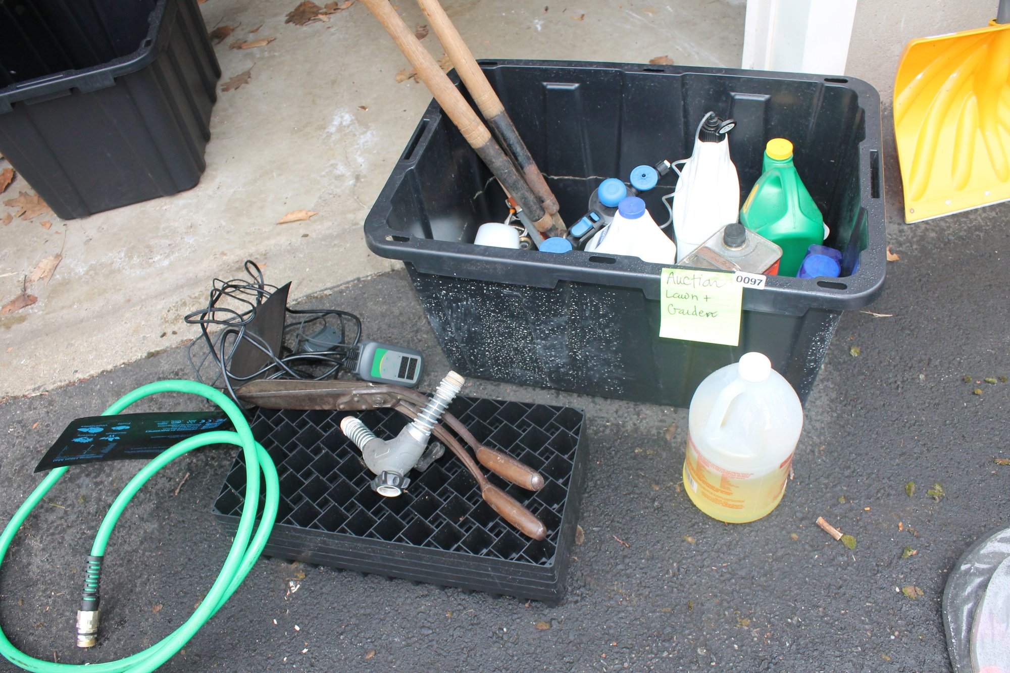 97 ~ LOT OF PLANT AND LAWN CARE ITEMS #25300 | Auctionninja.com