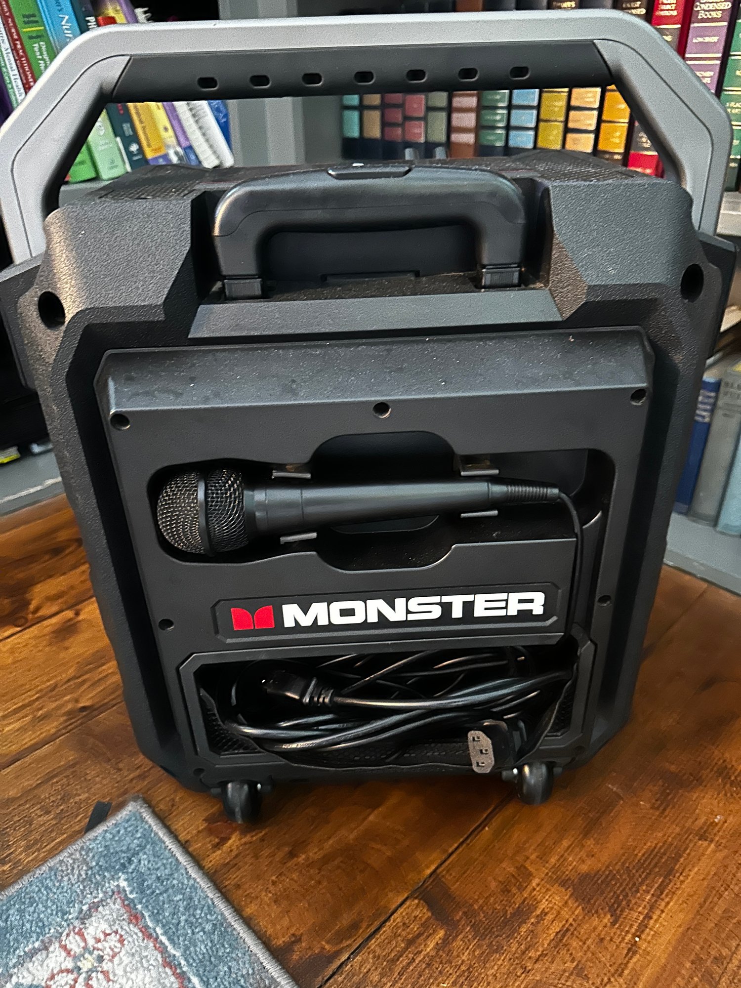 079 - MONSTER ROCKING ROLLER PORTABLE RADIO #21398 | Auctionninja.com