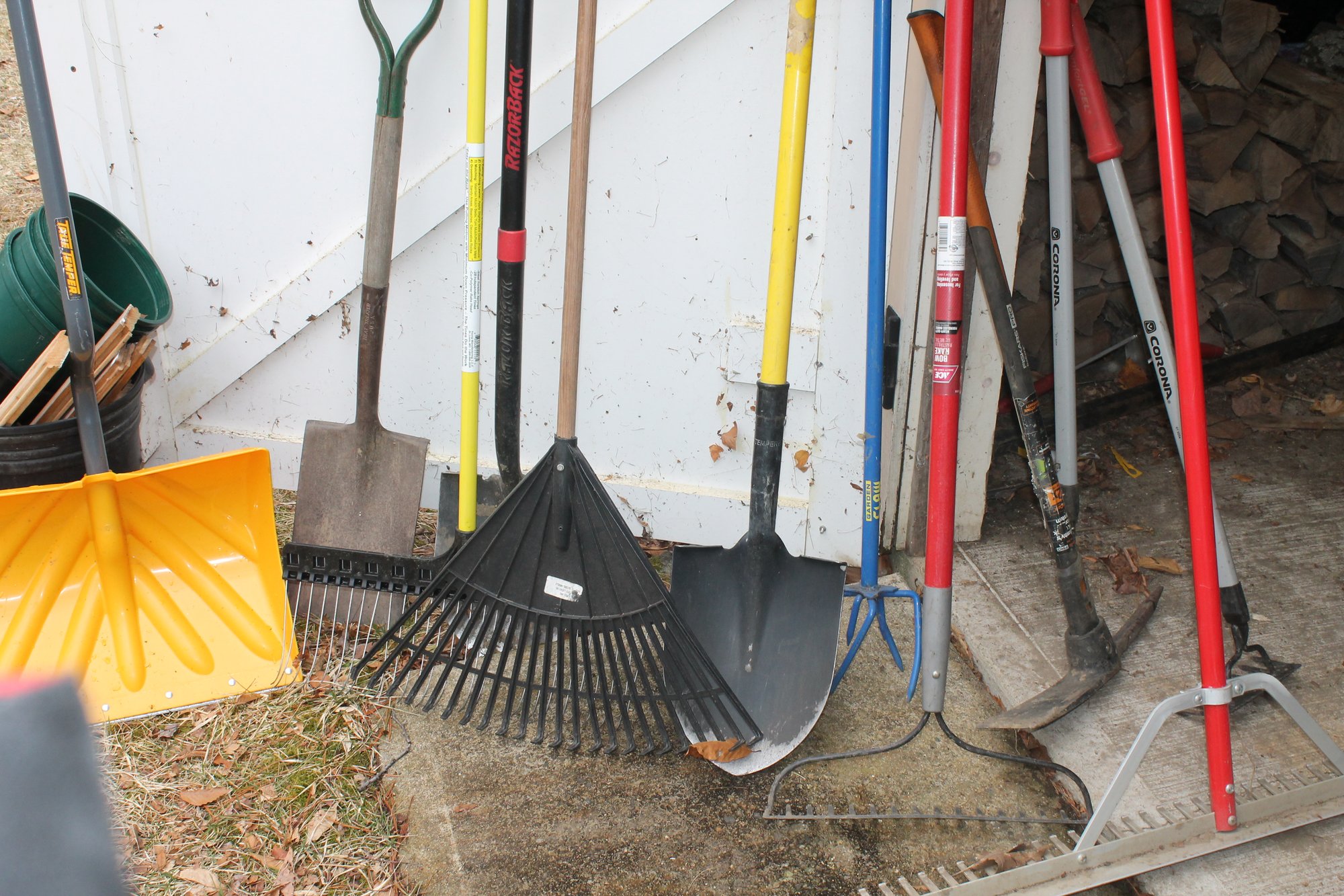 300 ~ Collection Lawn Tools #25489 | Auctionninja.com