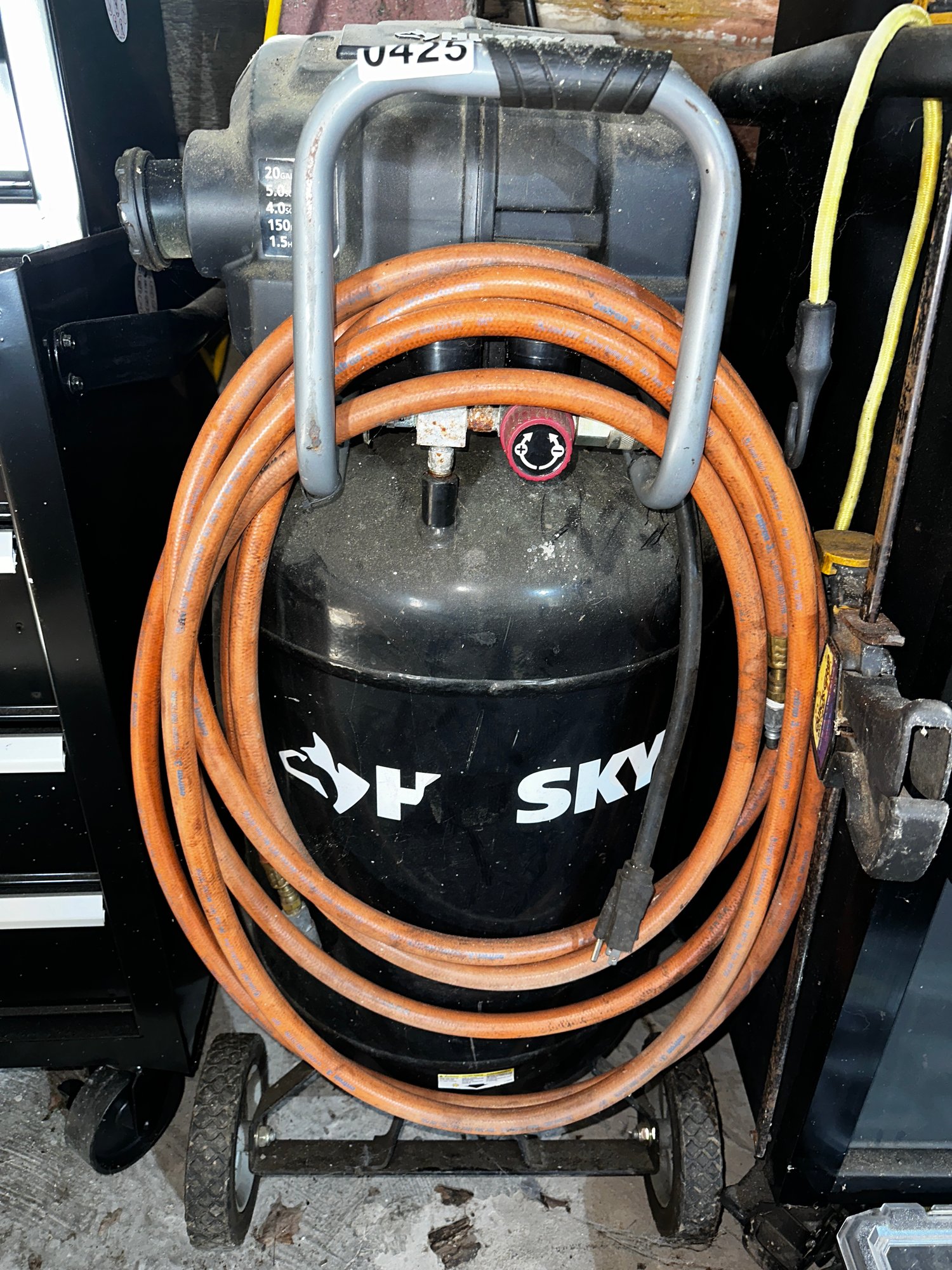 425 - HUSKY COMPRESSOR #21446 | Auctionninja.com