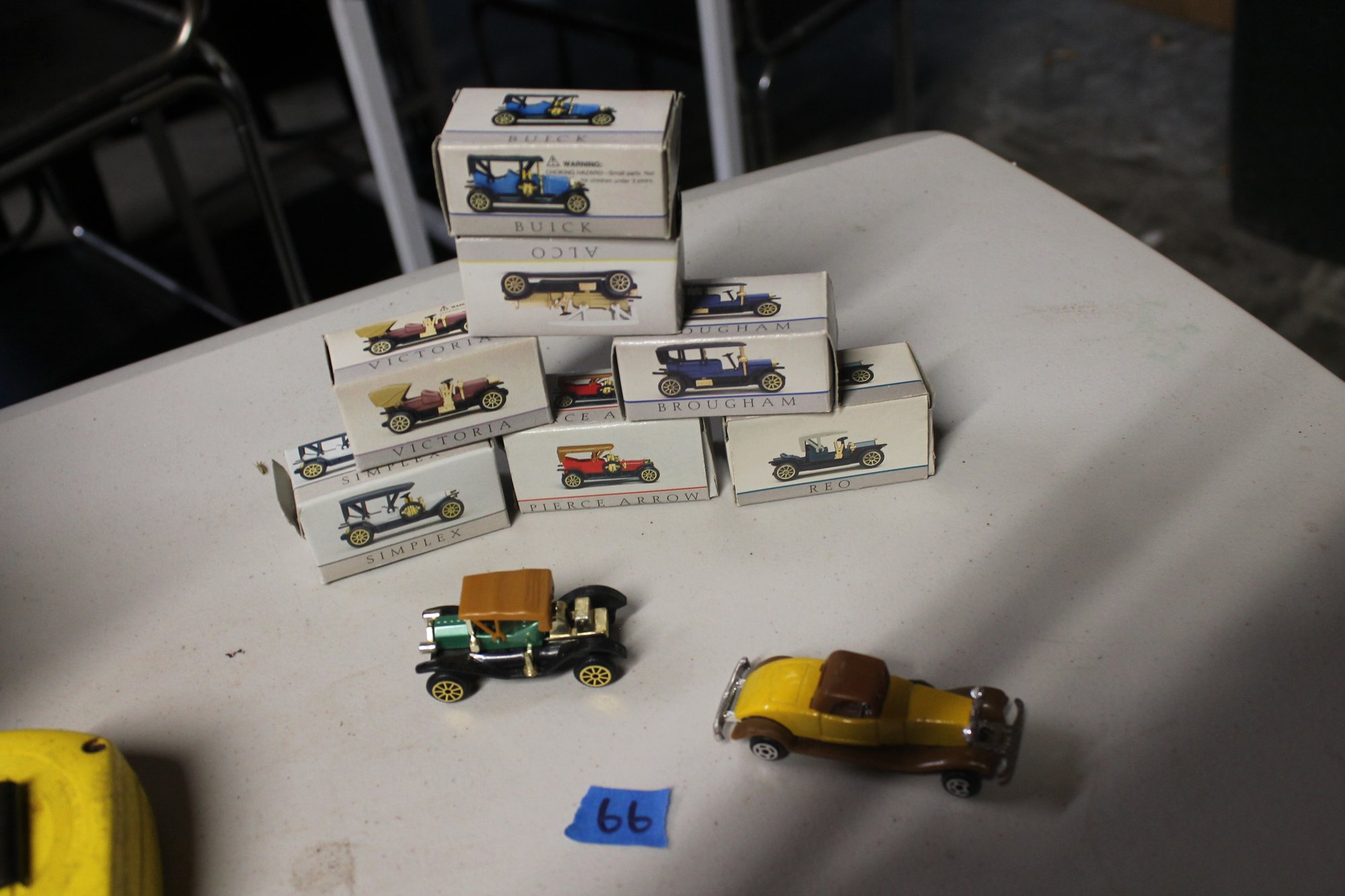 66 ~ COLLECTION OF DIECAST CARS #25639 | Auctionninja.com