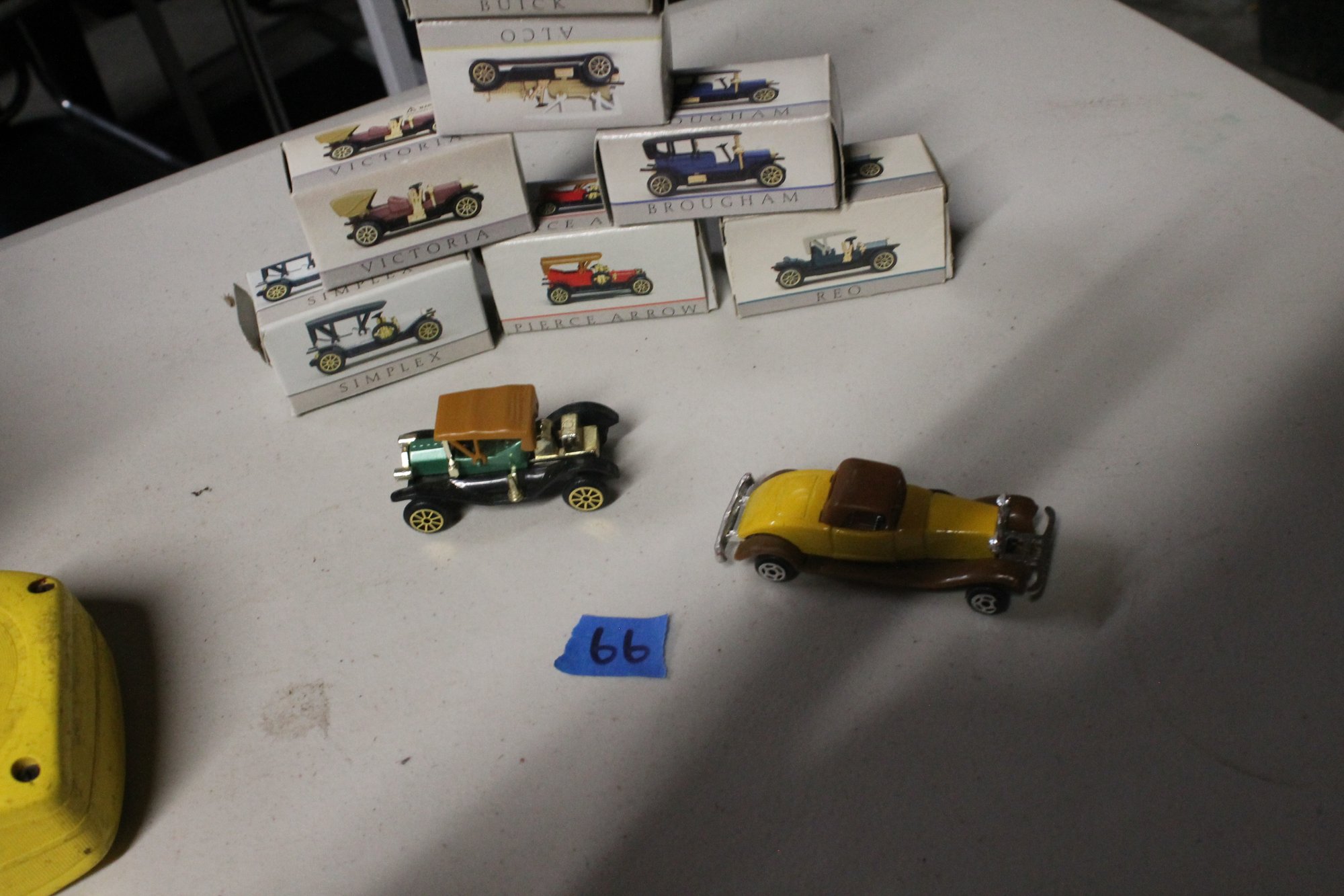66 ~ COLLECTION OF DIECAST CARS #25639 | Auctionninja.com