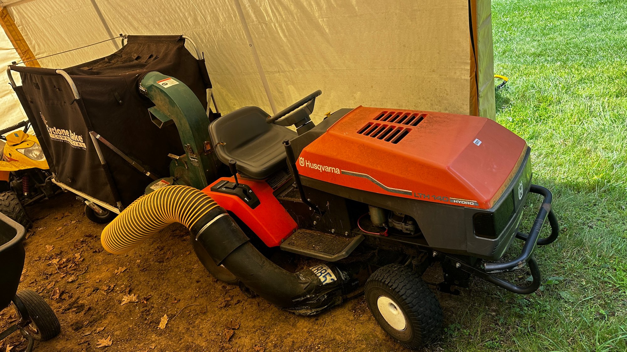 371 - HUSQUVANA RIDE ON MOWER WITH CYCLONE LEAF BAGGER ATTACHMENT ...