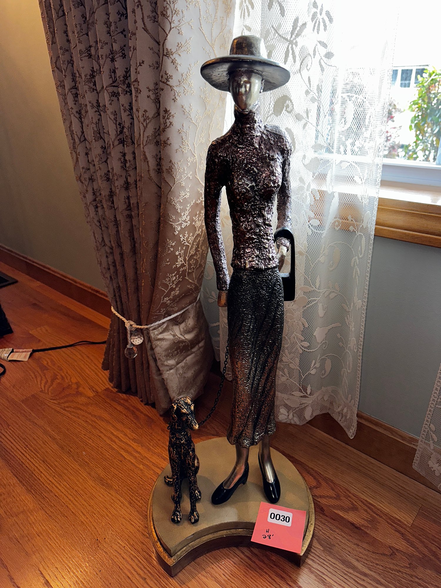 030 - LADY SCULPTURE WITH DOG #23229 | Auctionninja.com