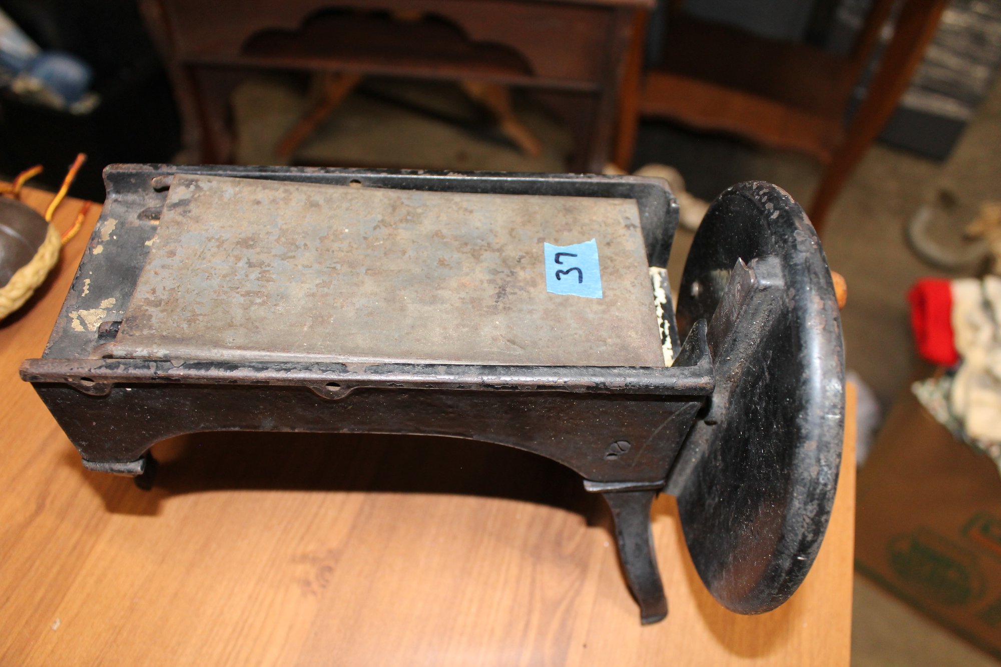 38 ~ CAST IRON SALESMAN SAMPLE #21021 | Auctionninja.com
