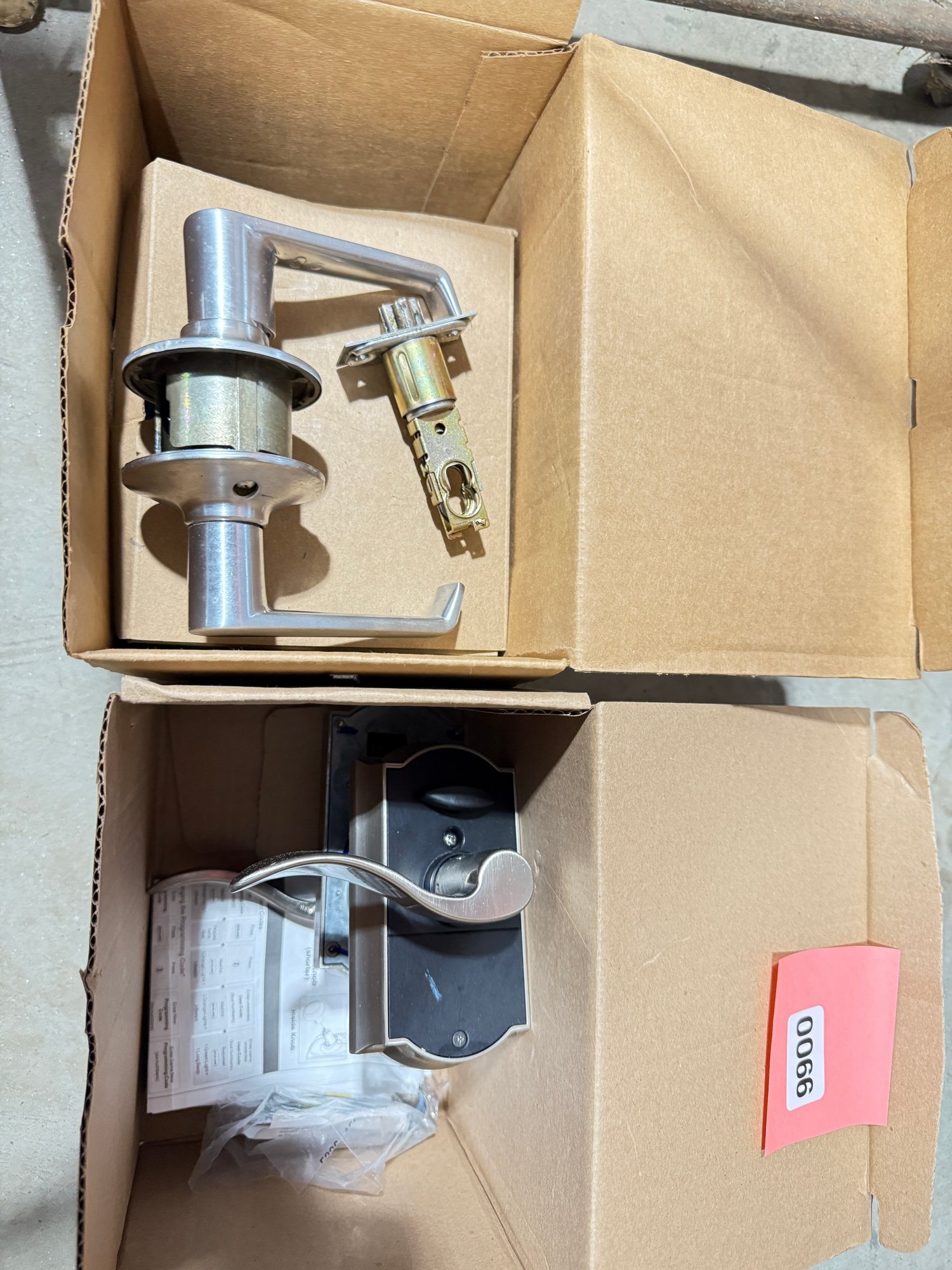 066 - DOOR HANDLES #25035 | Auctionninja.com