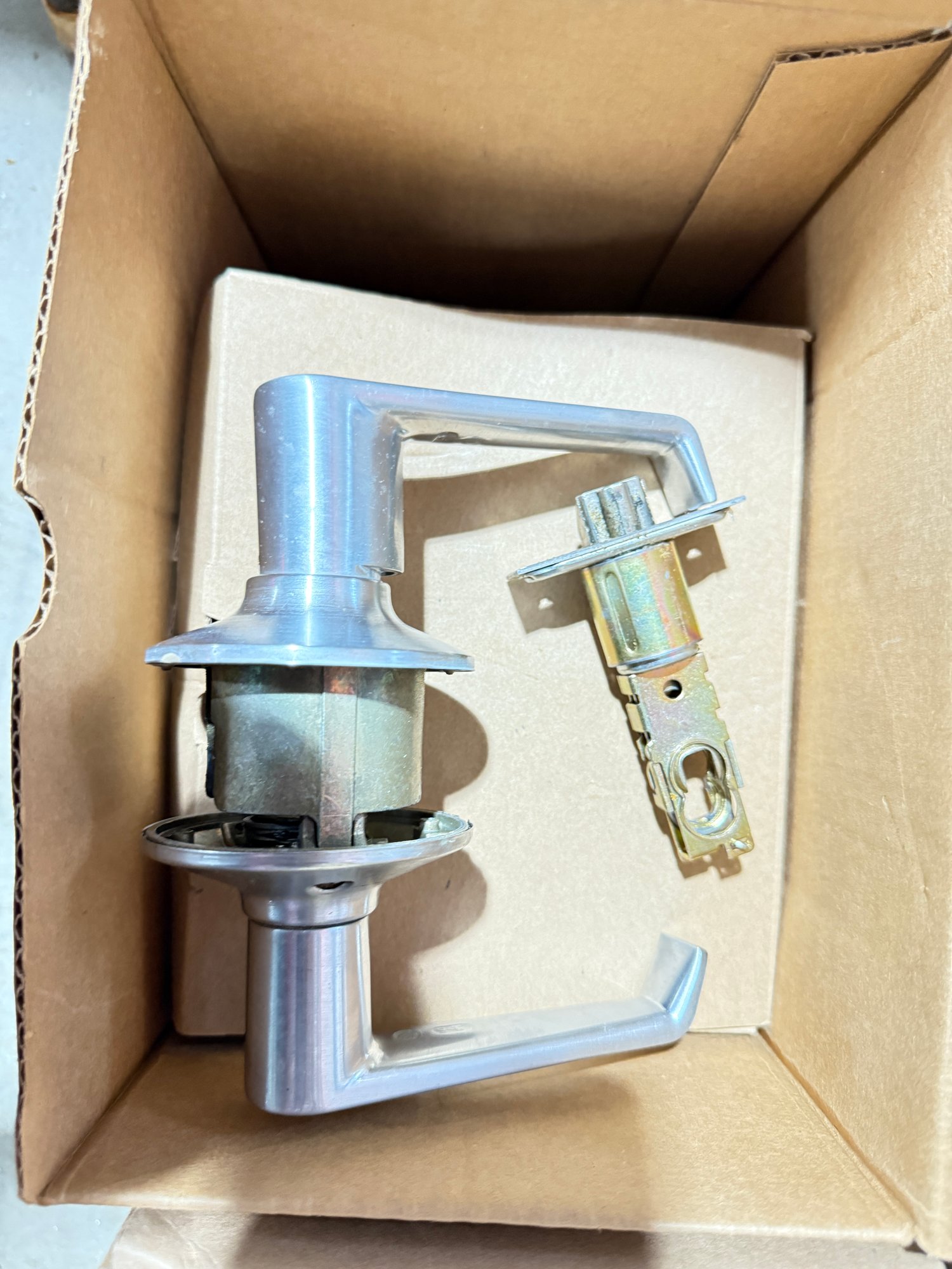 066 - DOOR HANDLES #25035 | Auctionninja.com