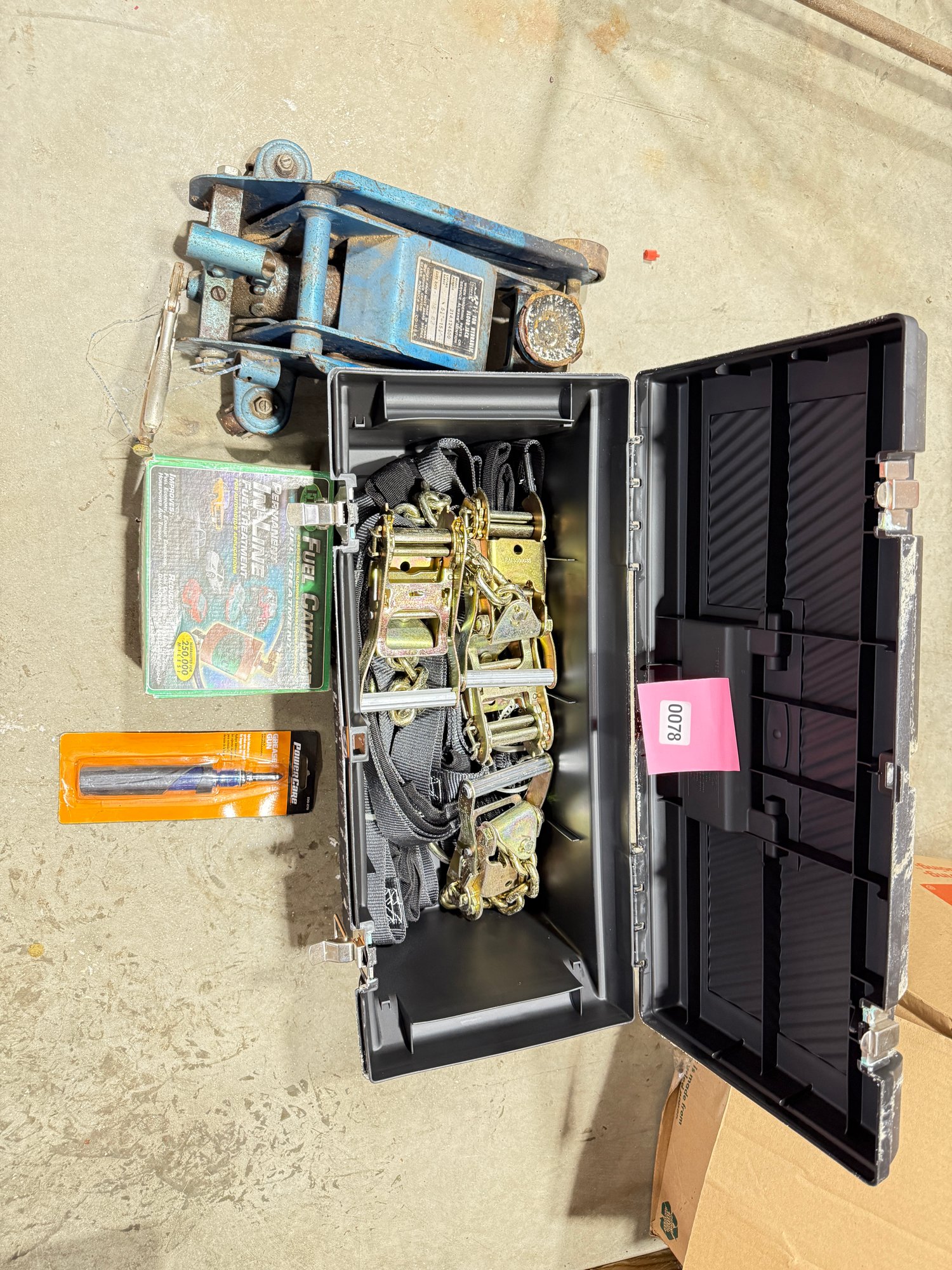 078 - CAR JACK AND STRAPS #25059 | Auctionninja.com