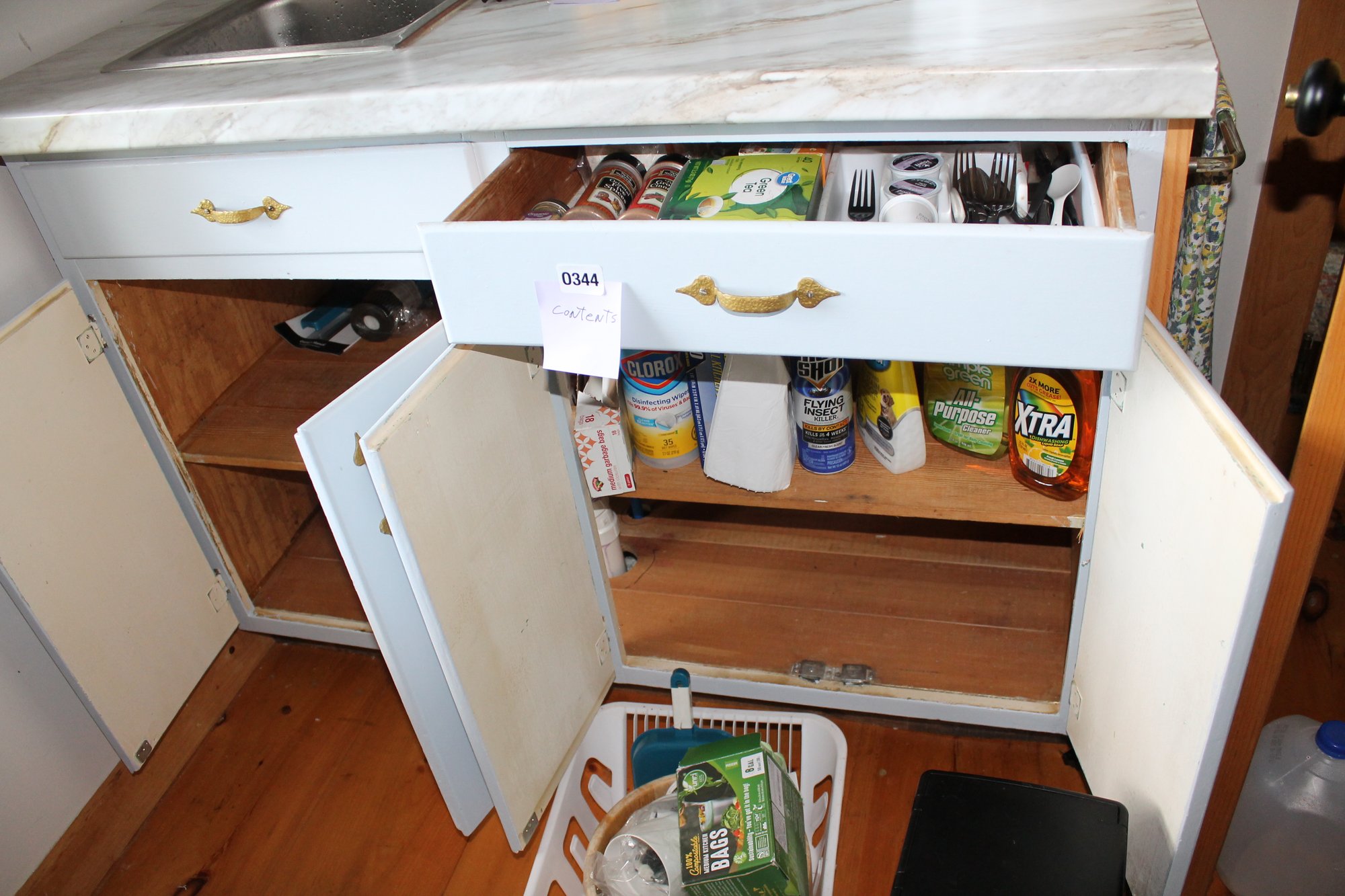 344 ~ Cabinet Contents #21333 | Auctionninja.com