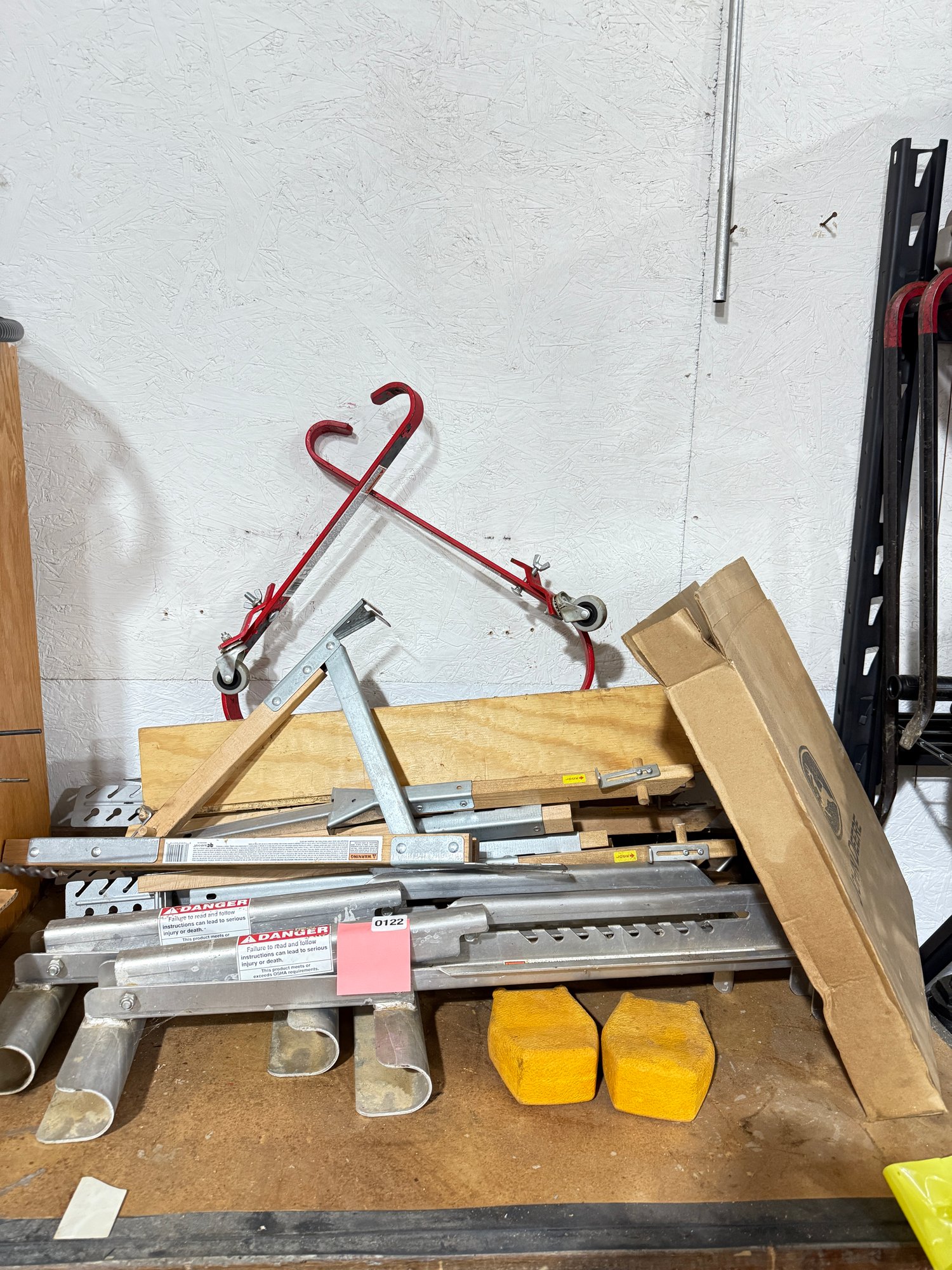 122 - LADDER ATTACHMENTS FOR SCAFFOLDING #25076 | Auctionninja.com