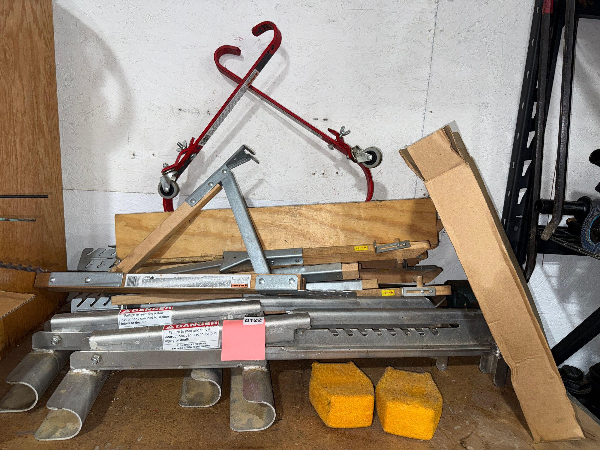 122 - LADDER ATTACHMENTS FOR SCAFFOLDING #25076 | Auctionninja.com