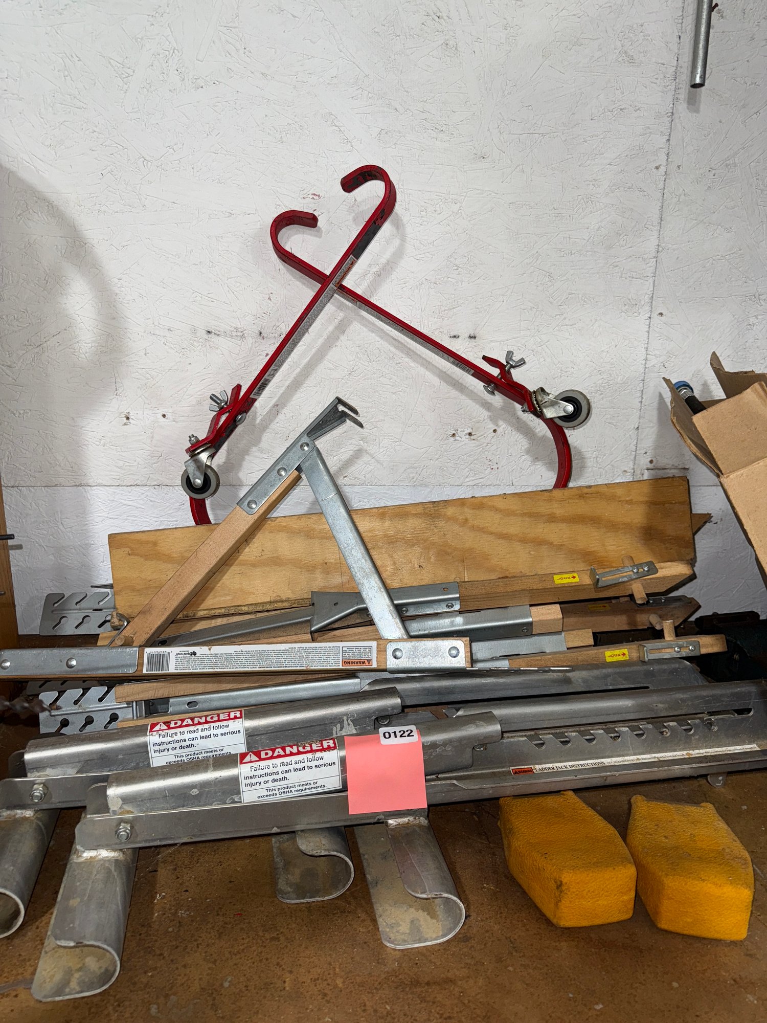 122 - LADDER ATTACHMENTS FOR SCAFFOLDING #25076 | Auctionninja.com