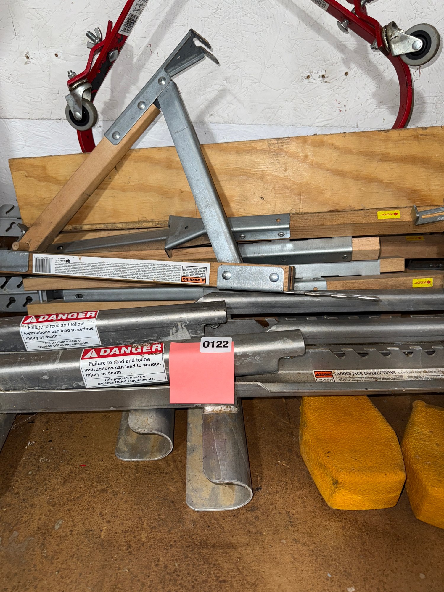 122 - LADDER ATTACHMENTS FOR SCAFFOLDING #25076 | Auctionninja.com