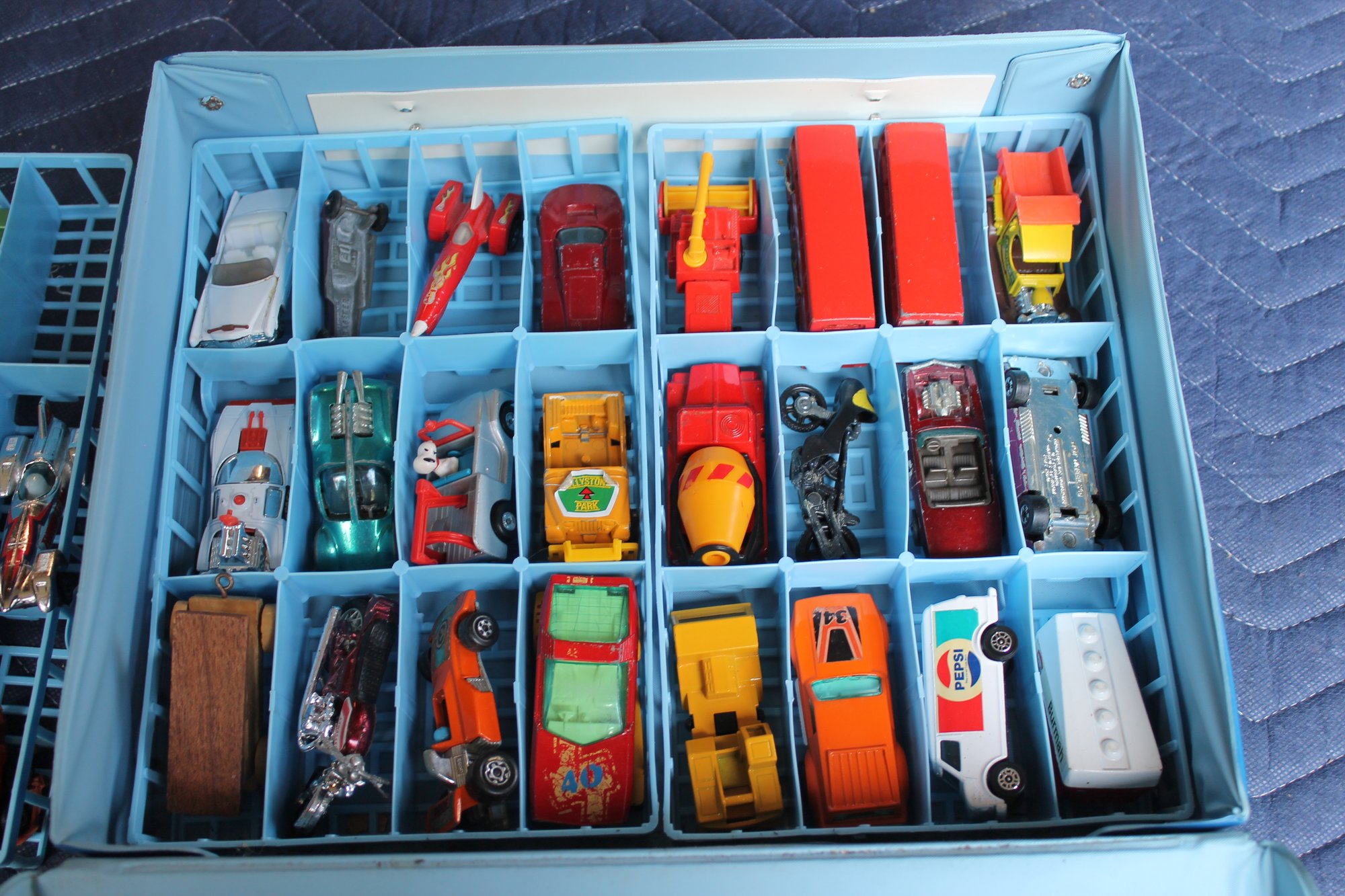 200 ~ Matchbox And Other Car Collection With Case #21914 | Auctionninja.com