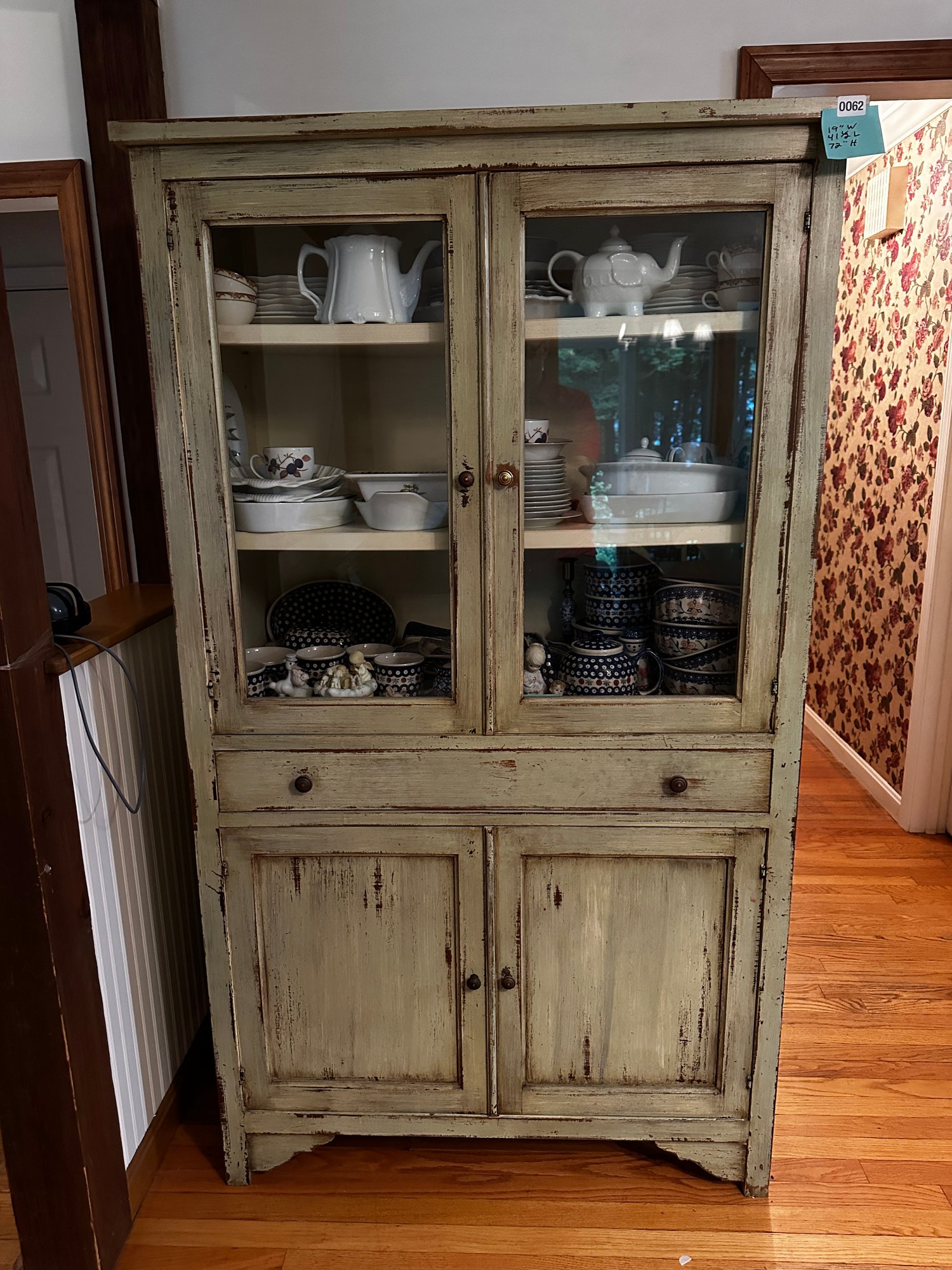 062 - VINTAGE CABINET #20155 | Auctionninja.com