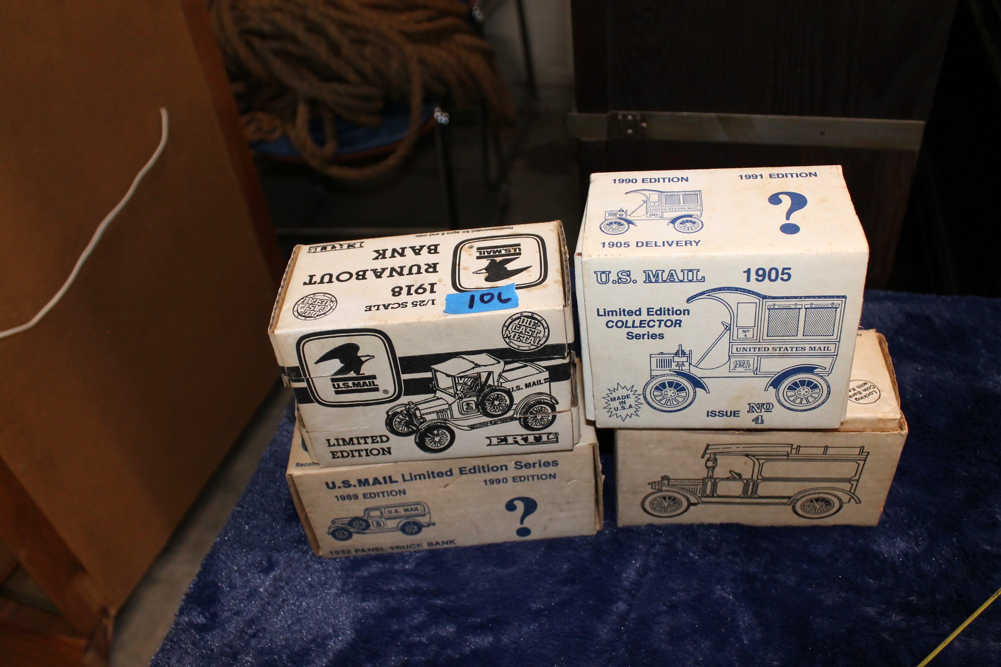 106 ~ SET 4 COLLECTABLE TRUCK BANKS #22576 | Auctionninja.com