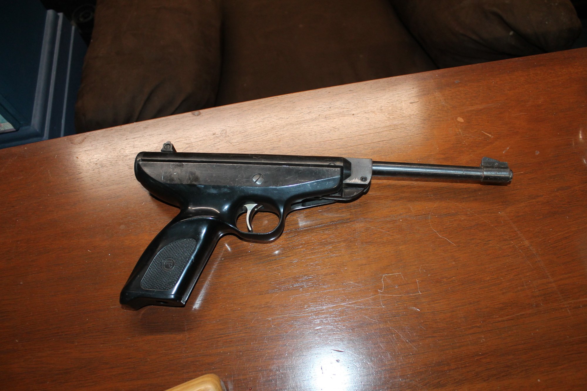 4 ~ 1970S PELLET GUN RUGER MADE IN CZEK #27441 | Auctionninja.com