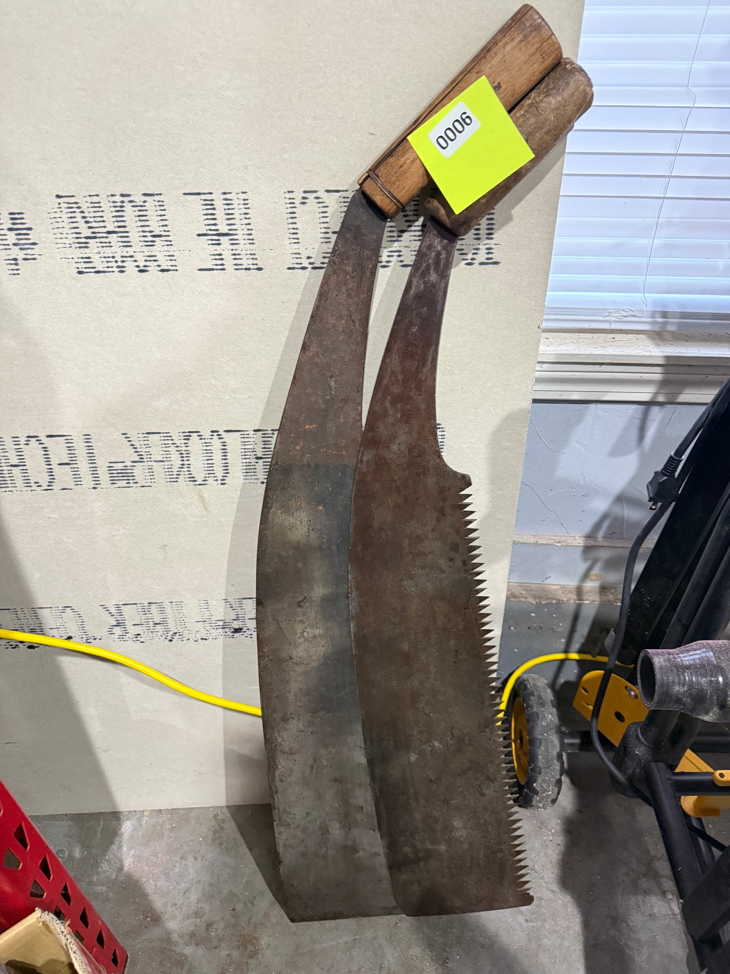 006 - PAIR UNIQUE SAWS #25345 | Auctionninja.com