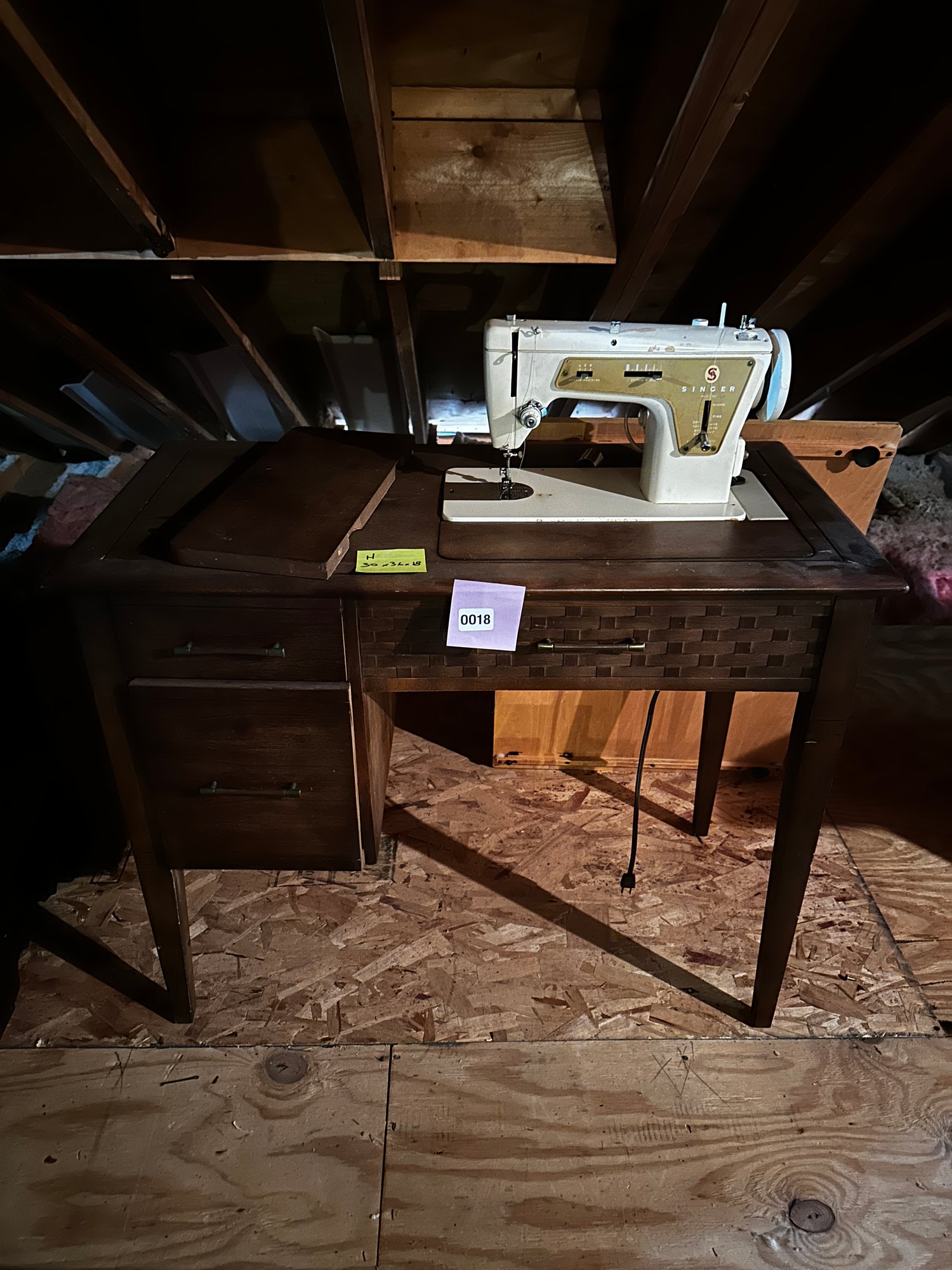018 - VINTAGE SEWING MACHINE #20312 | Auctionninja.com