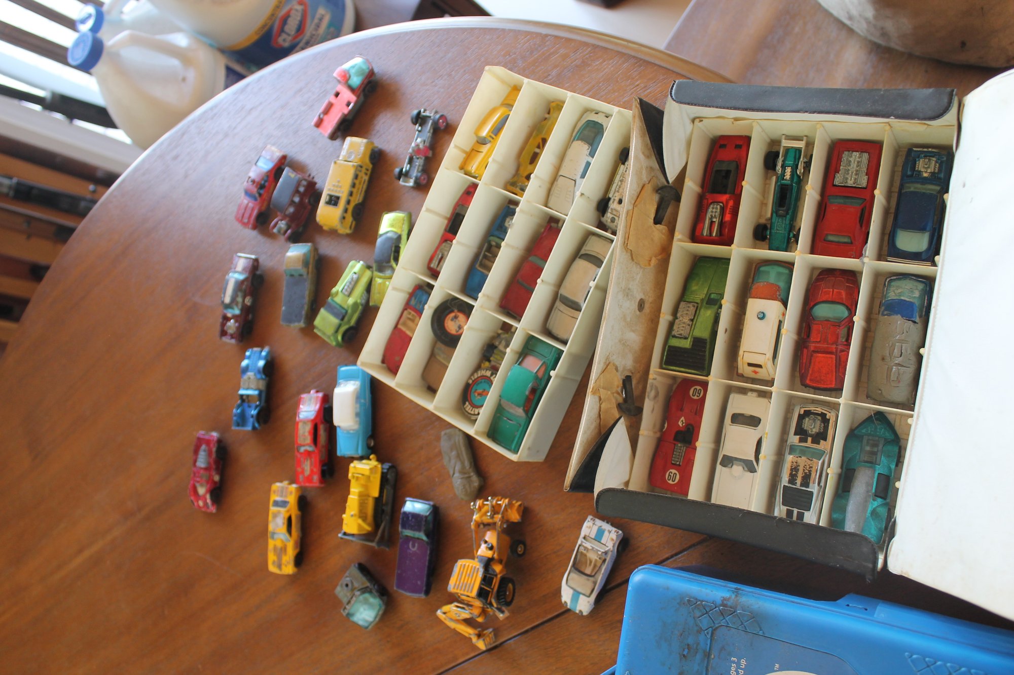 160 ~ Vintage Diecast Cars Hotwheels , Matchbox Lesney With Cases ...