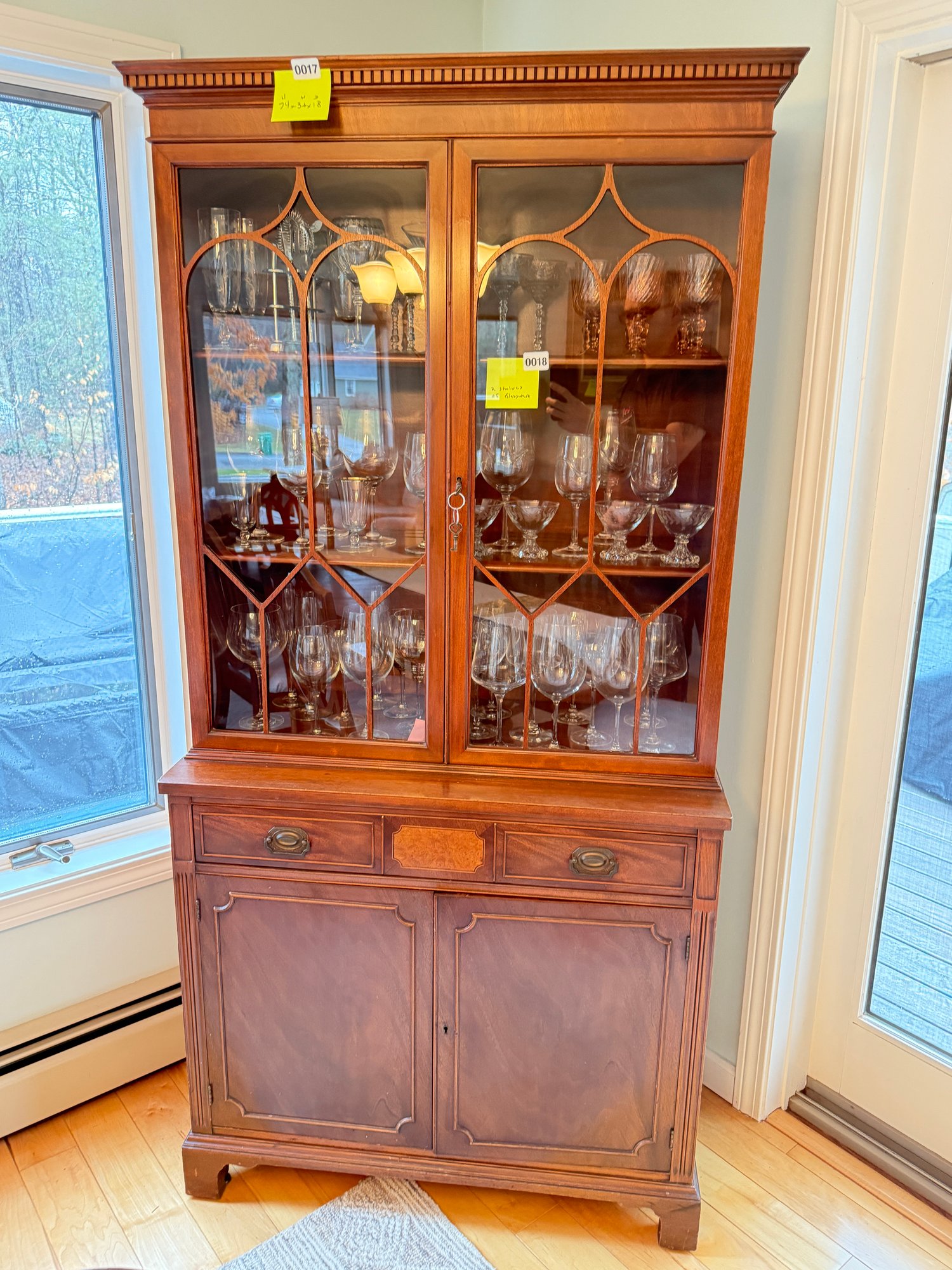 017 - JOHN STUART INC BEAUTIFUL HUTCH #25724 | Auctionninja.com
