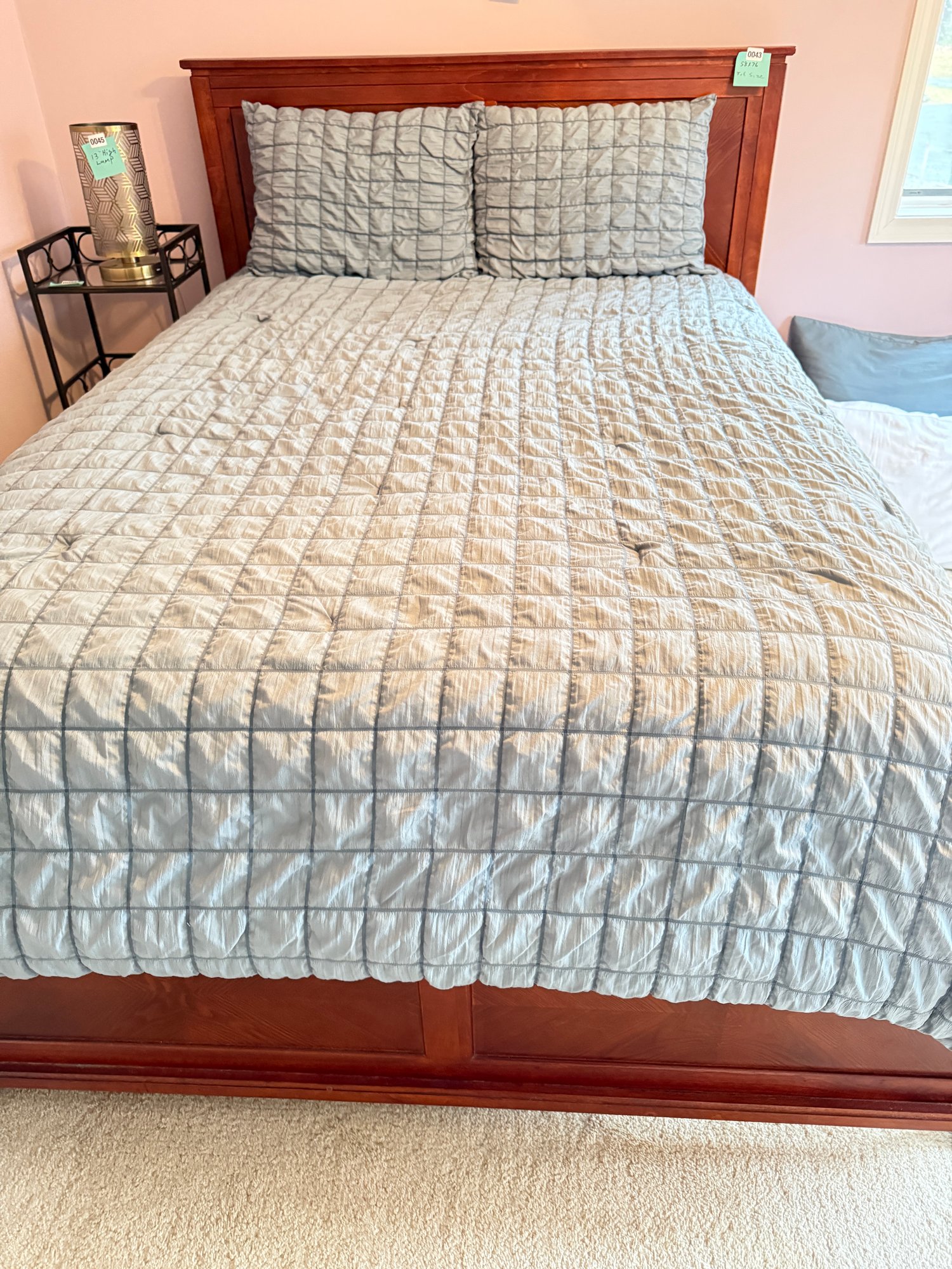 043 - QUEEN SIZE BED #25750 | Auctionninja.com