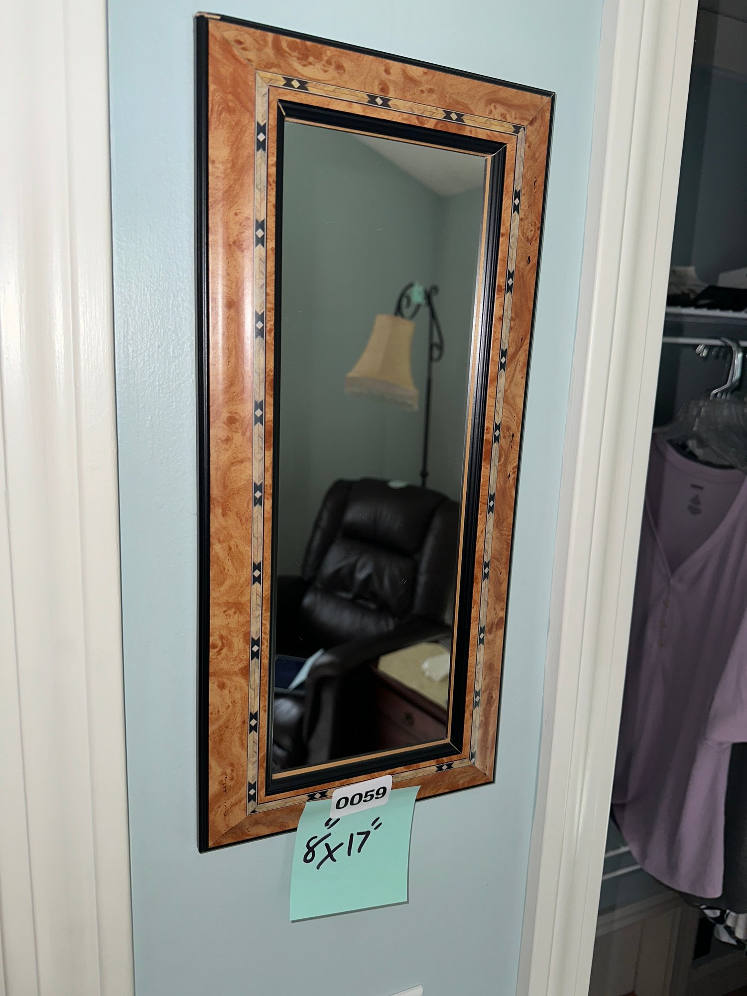 059 - WALL MIRROR #22354 | Auctionninja.com