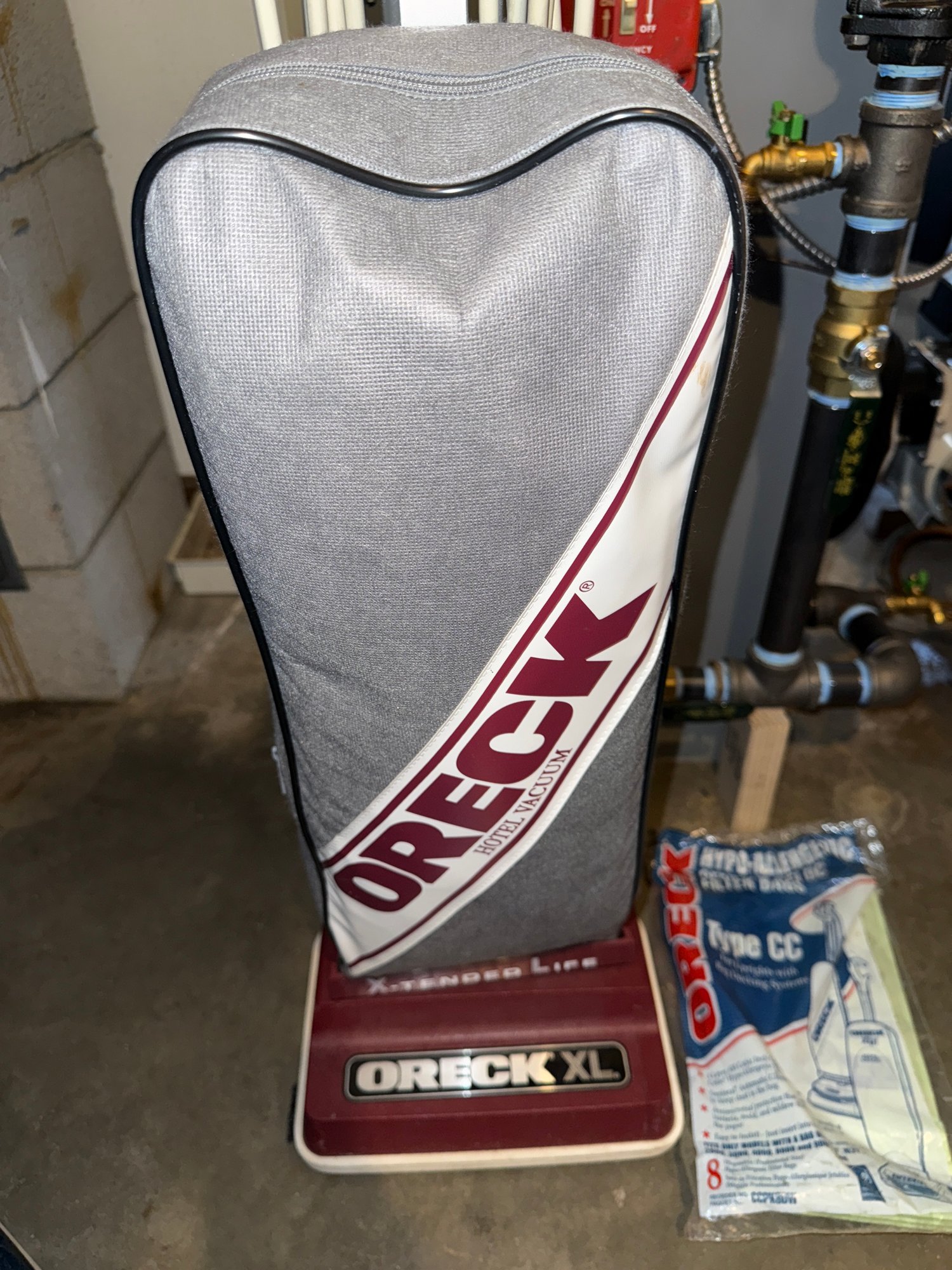 101 - ORECK XL COMMERCIAL VACUUM CLEANER INCLUDES BAGS #25790 ...