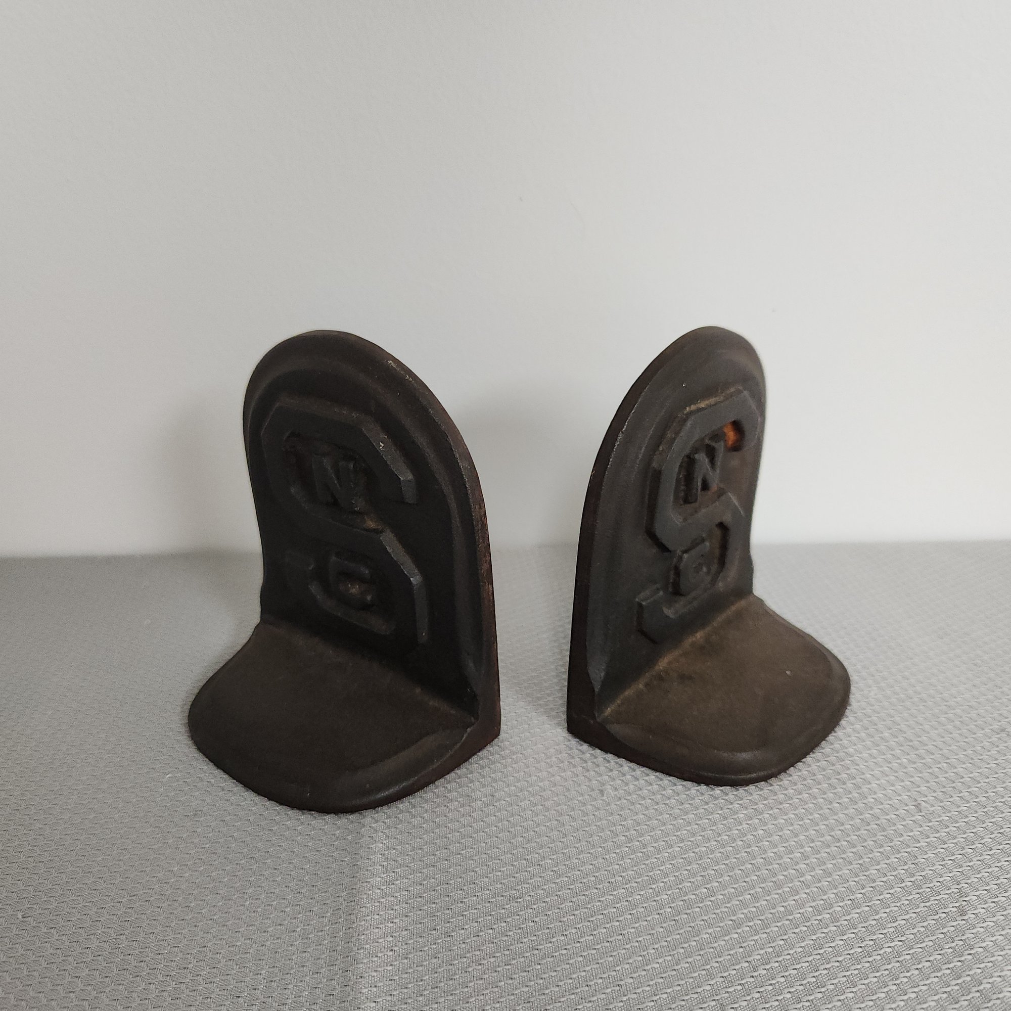 Pair Of Cast Iron NC State Bookends #1027 | Auctionninja.com