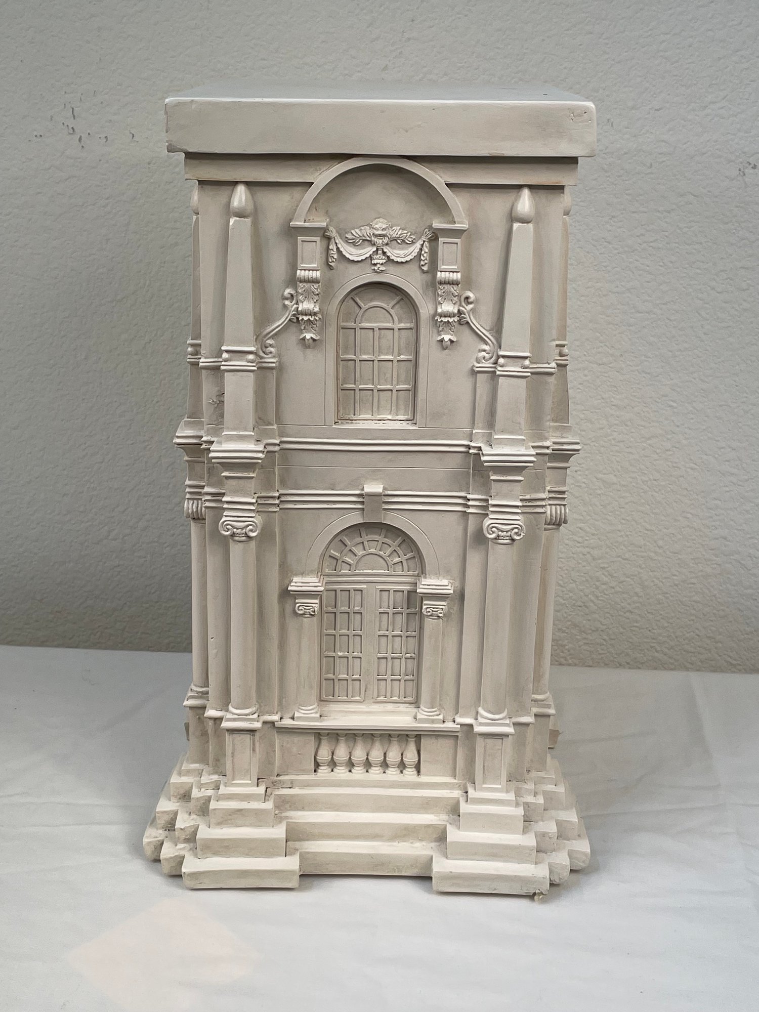 Classical Georgian Building Pedestal/stand #14377 | Auctionninja.com