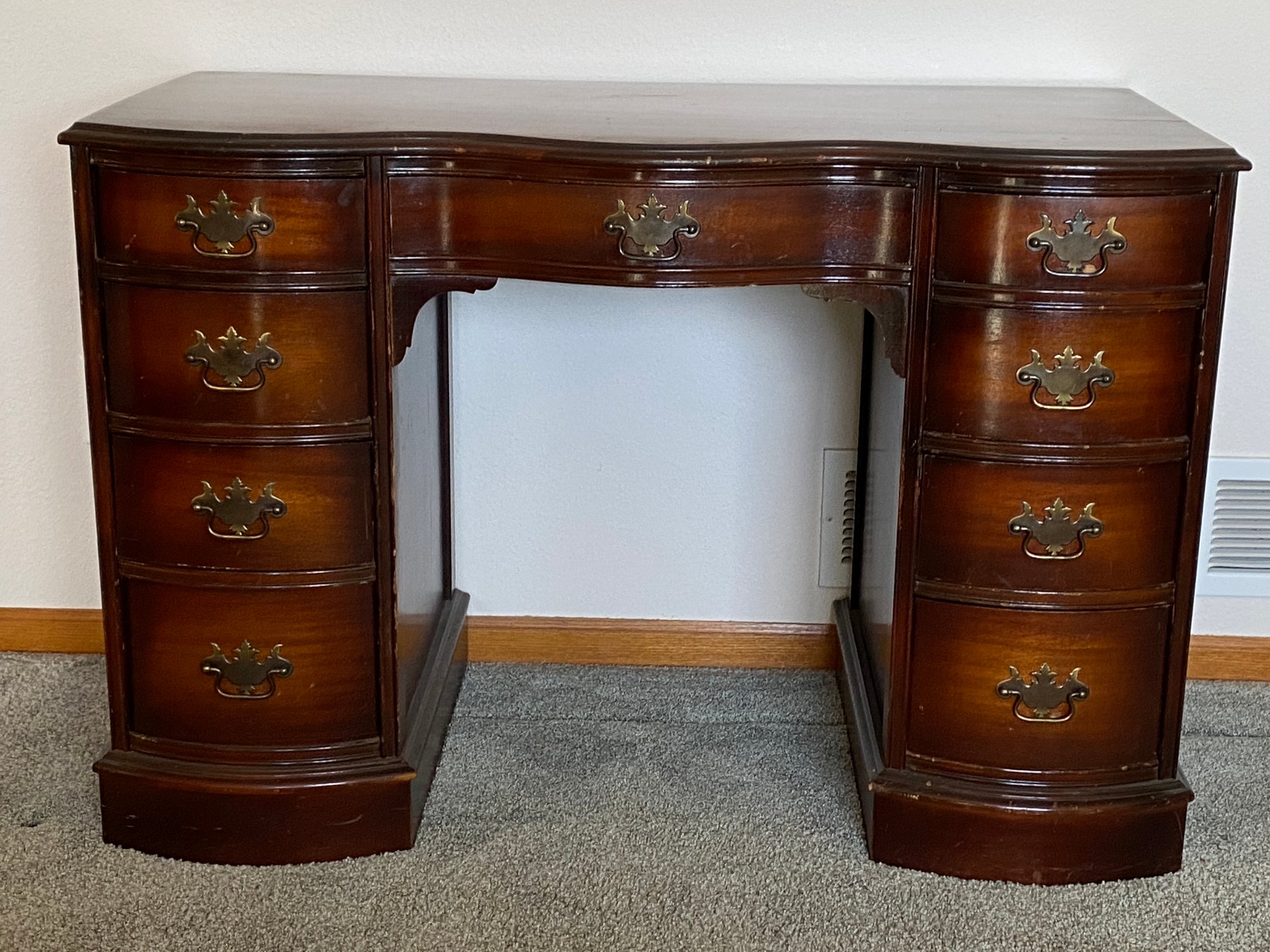 Vintage Chippendale Mahogany Knee Hole Desk #16164 | Auctionninja.com