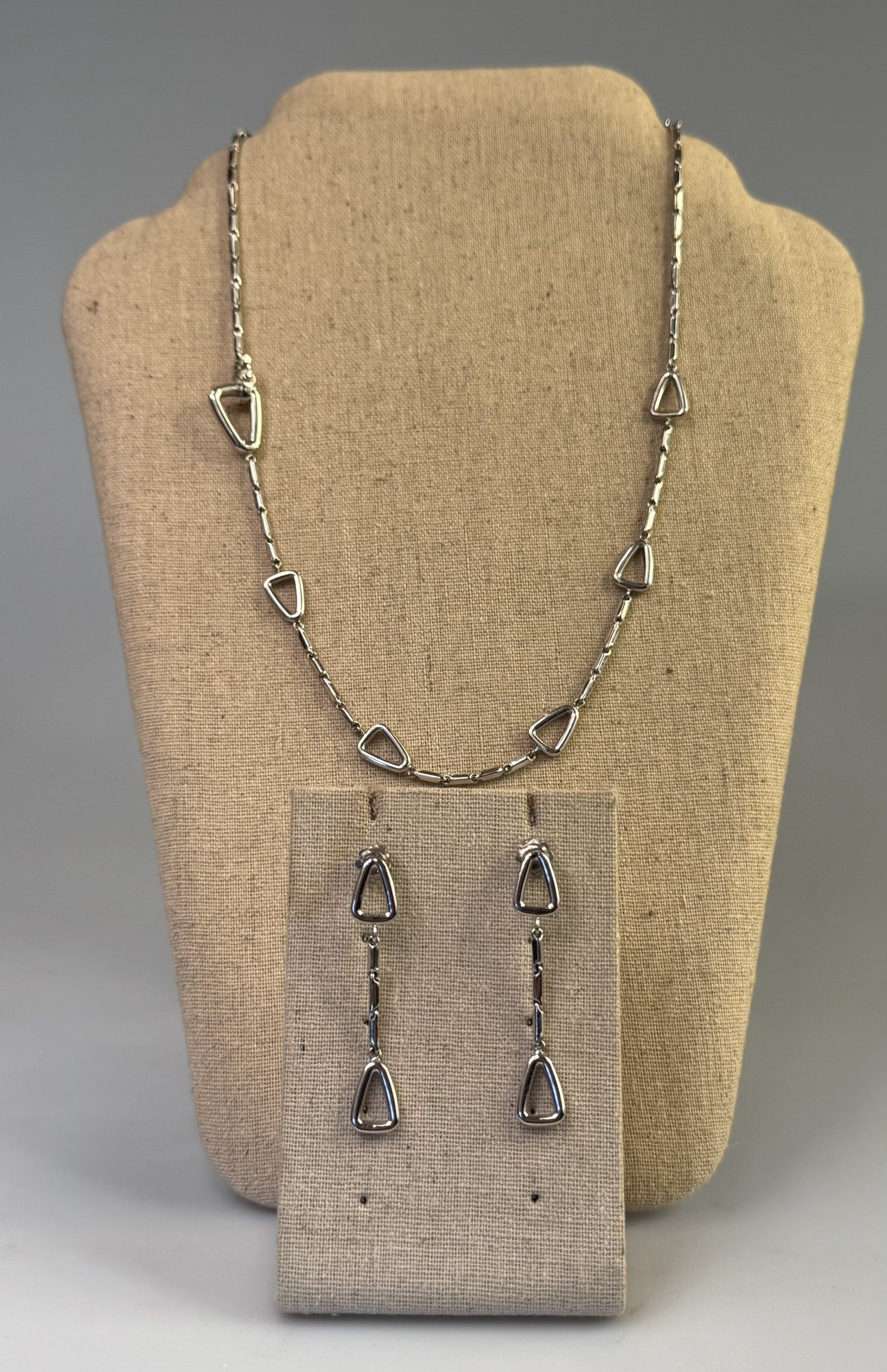 18K White Gold Necklace & Matching Earrings #18776 | Auctionninja.com
