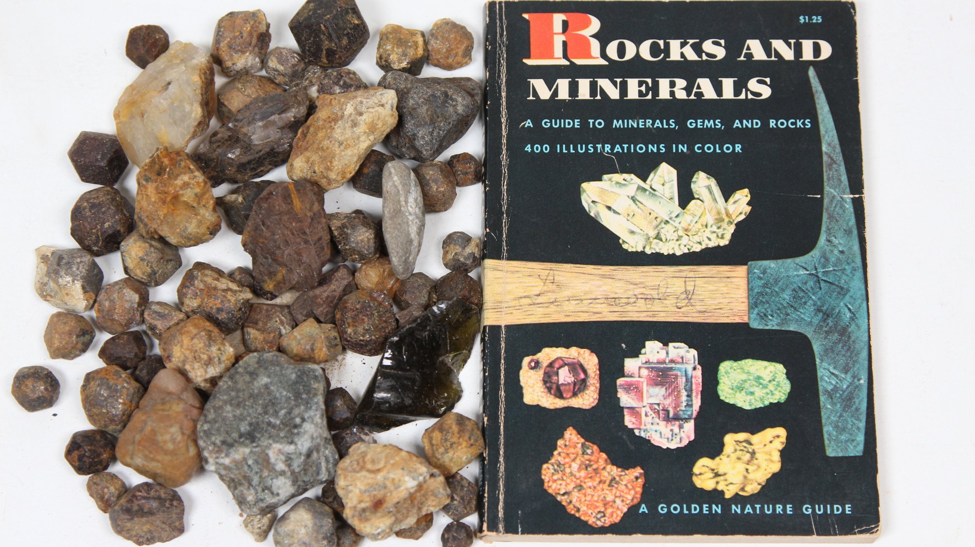 LOT OF GEMS & MINERALS PLUS A VINTAGE "ROCKS AND MINERALS" BOOK #1663 ...