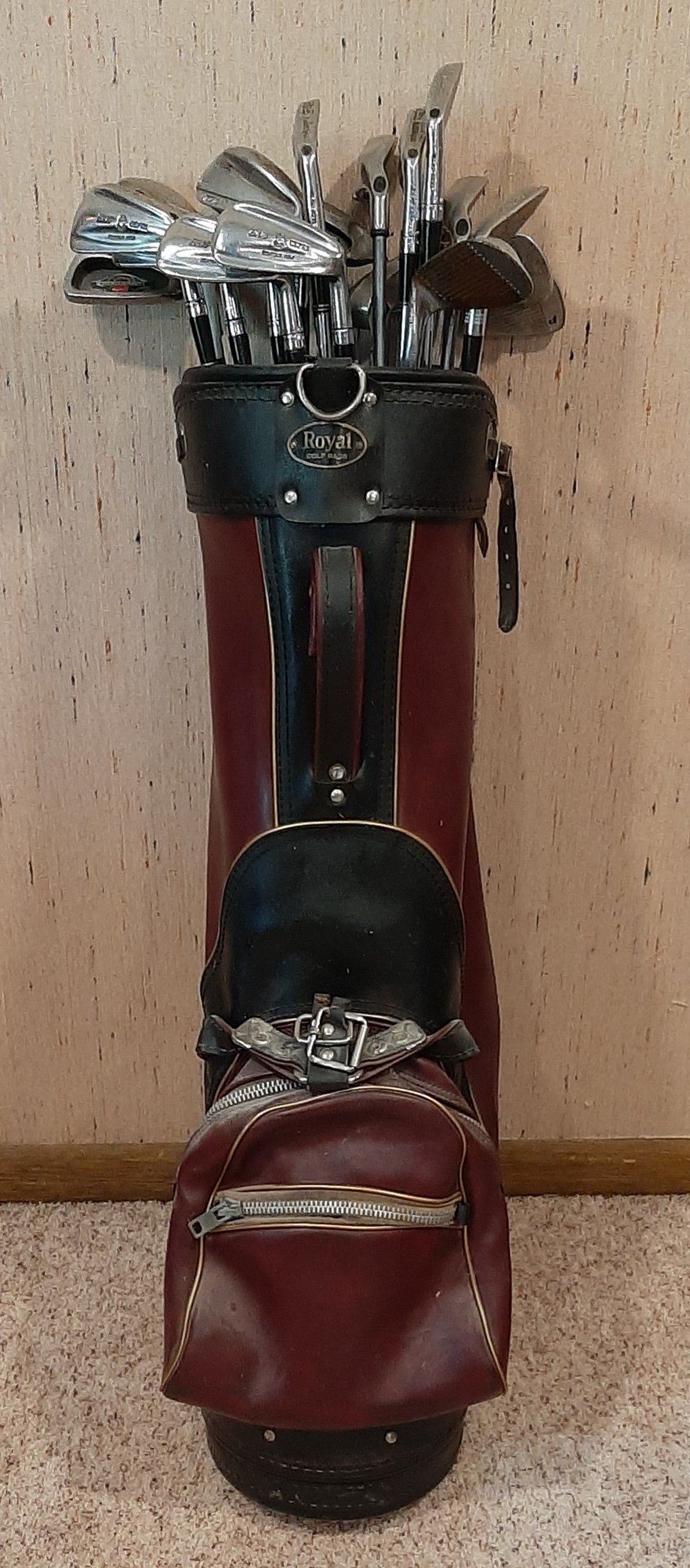 Royal Leather Golf Bag With Haig Ultra Club Set #196764 | Auctionninja.com