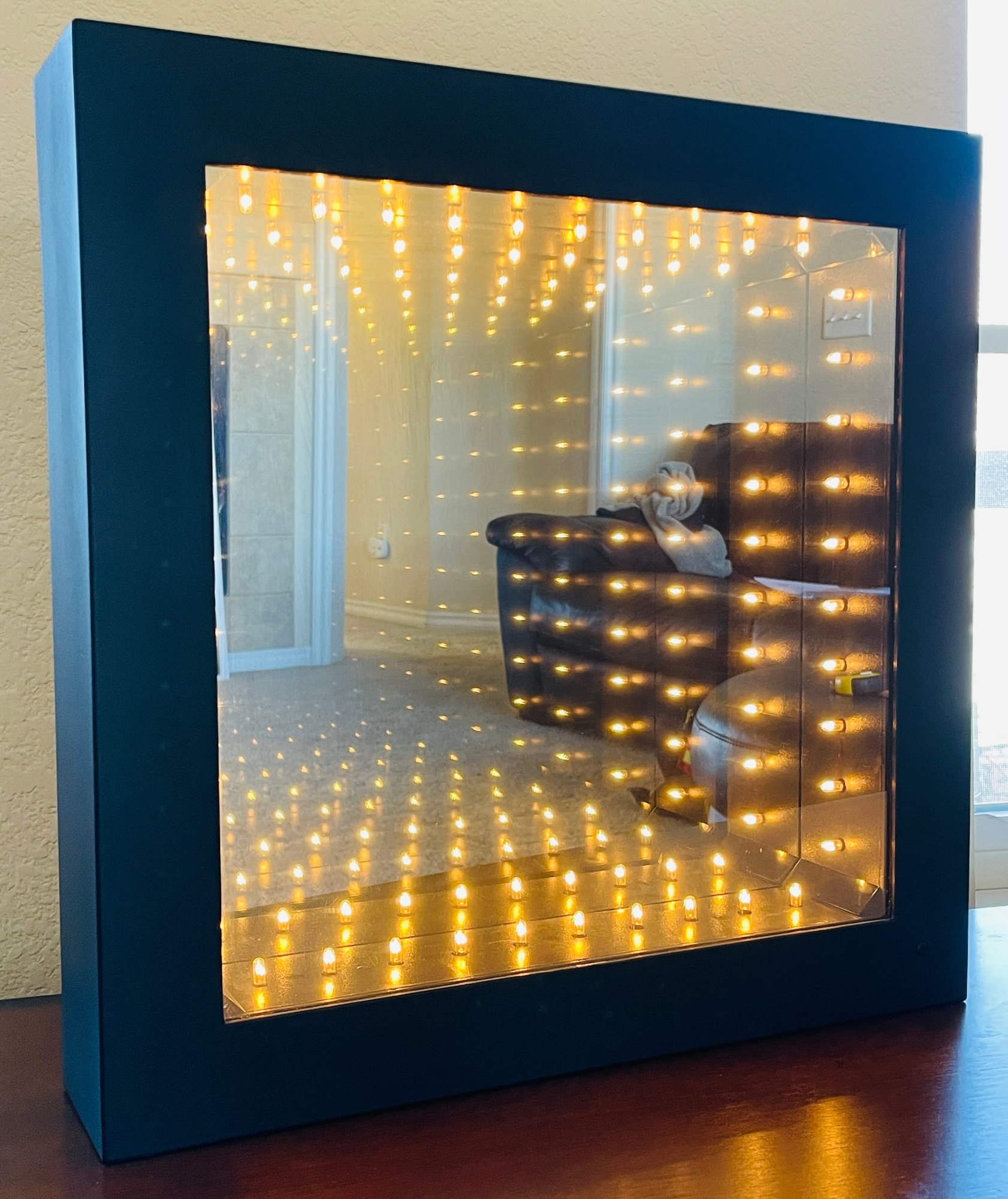 Vintage Infinity Mirror Decorative Lamp #221400 | Auctionninja.com