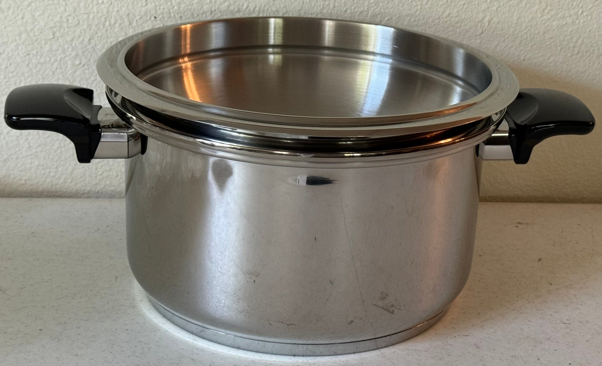 Multi-Ply 12-Element Surgical Stainless Steel Pot W/ Chef Secret Lid ...