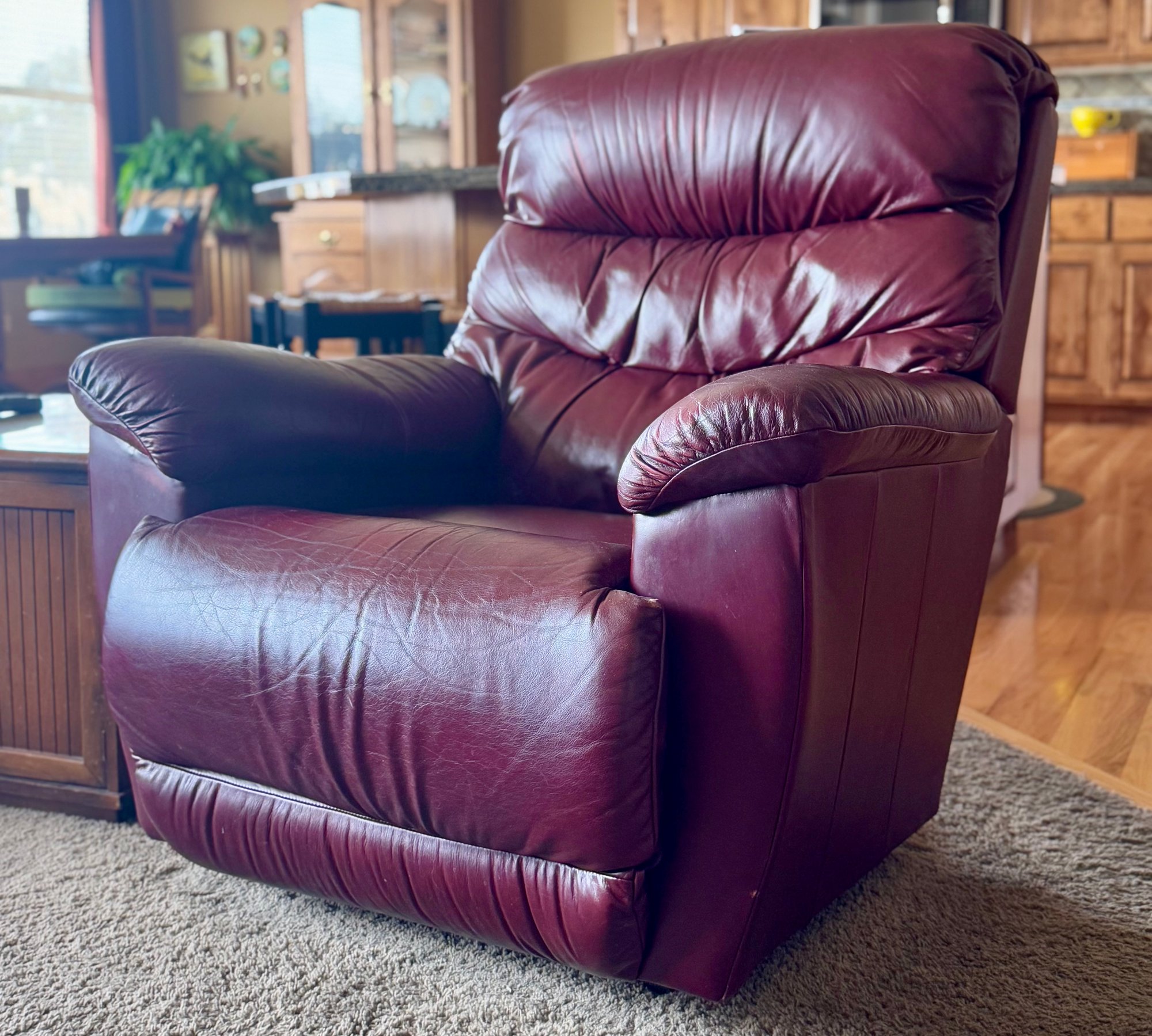 Lazy-Boy Leather Manual Reclining Chair #222333 | Auctionninja.com