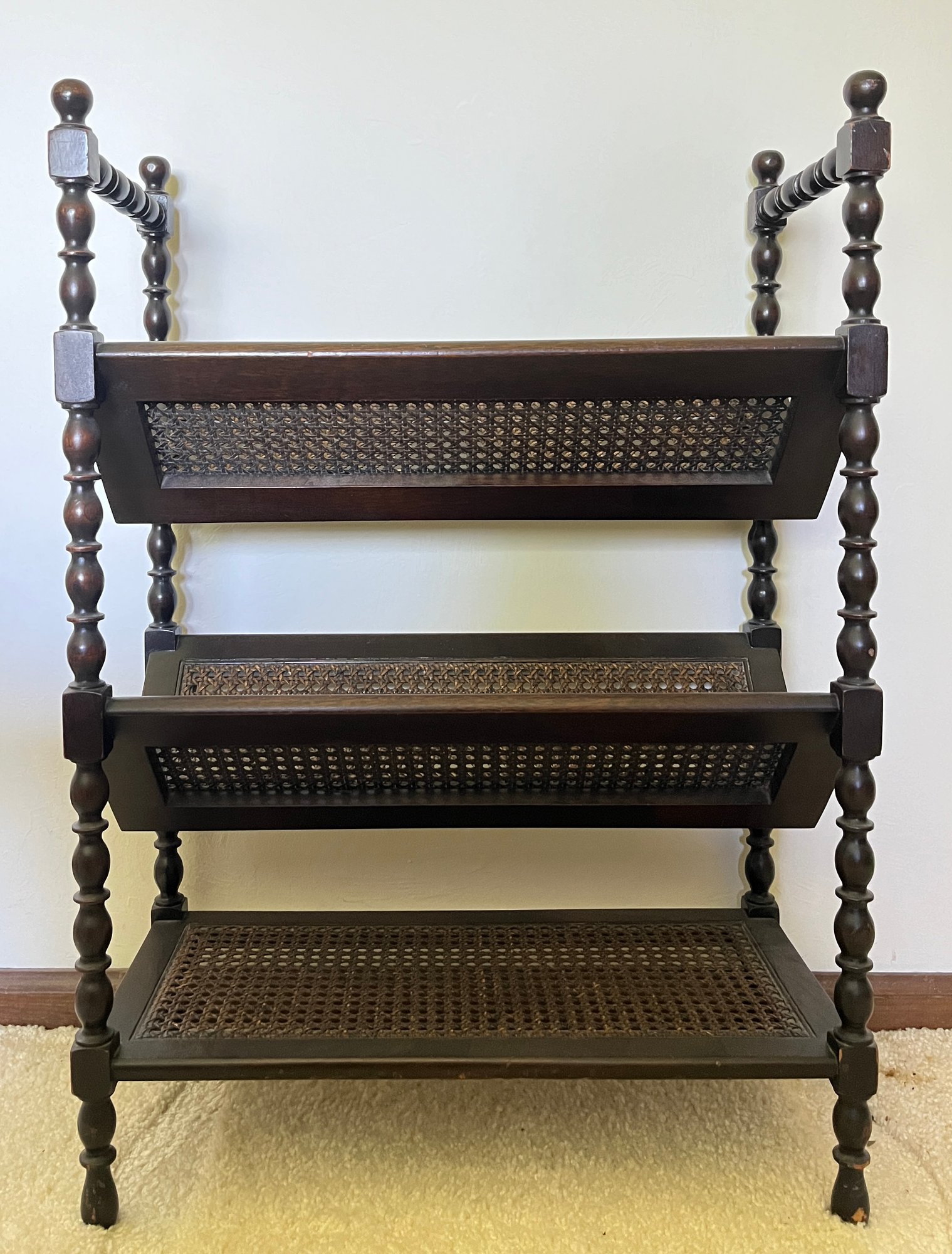 Spindel-post Book Rack #204124 | Auctionninja.com