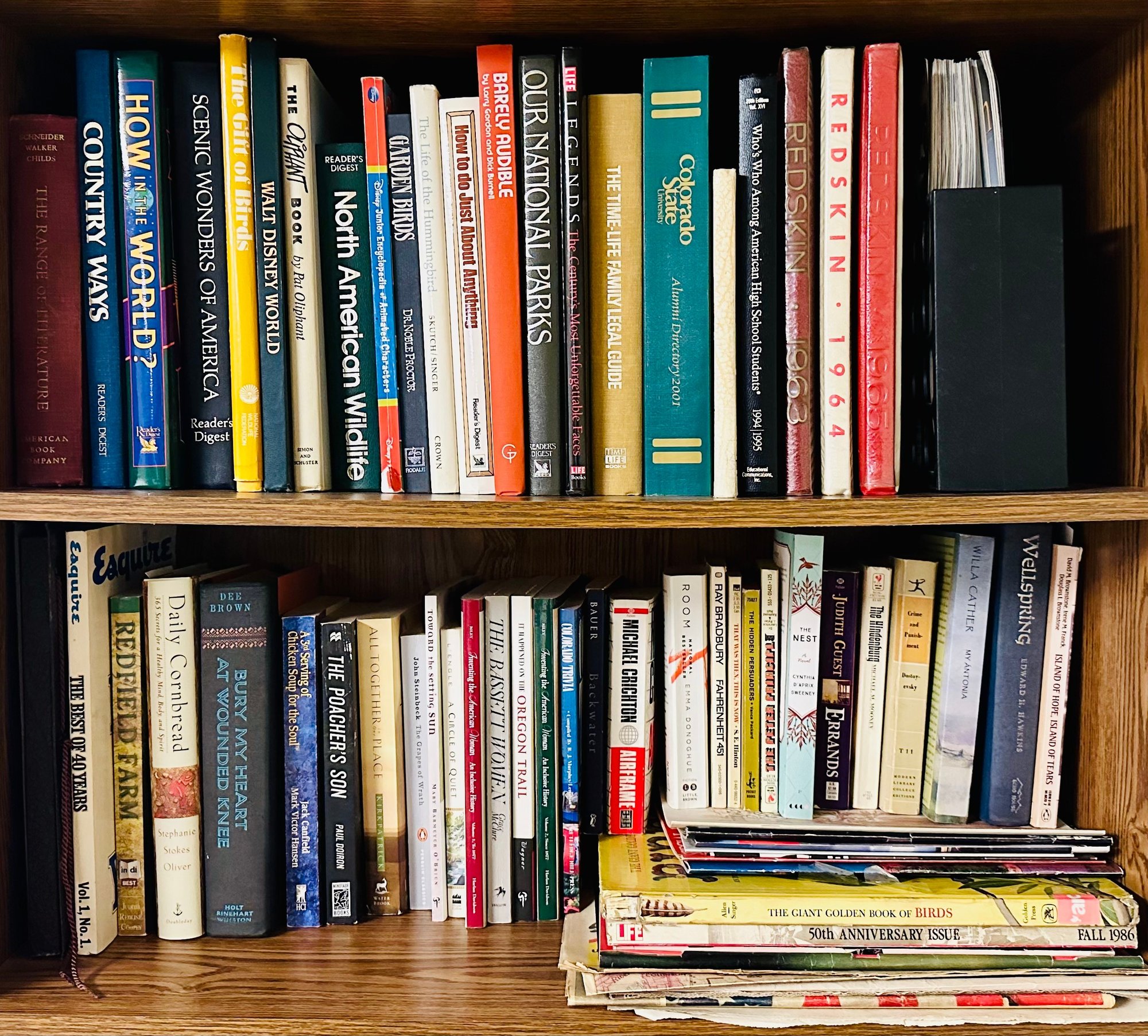 Variety Of Books Including Yearbooks #226040 | Auctionninja.com