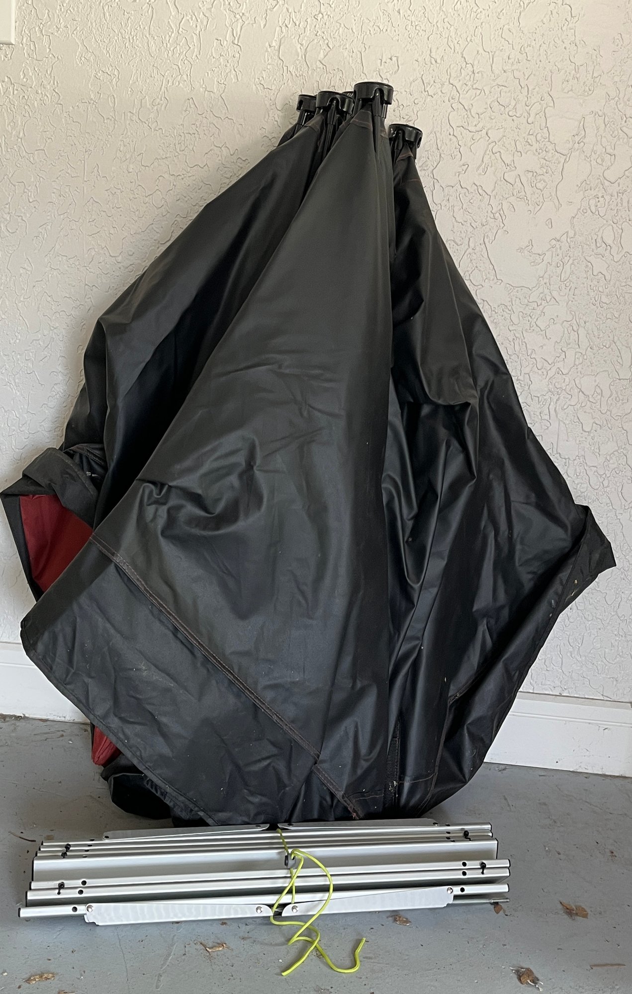 ALPS Mountaineering Chaos Tent And Outdoor GSI Pop Up Table #186440 ...