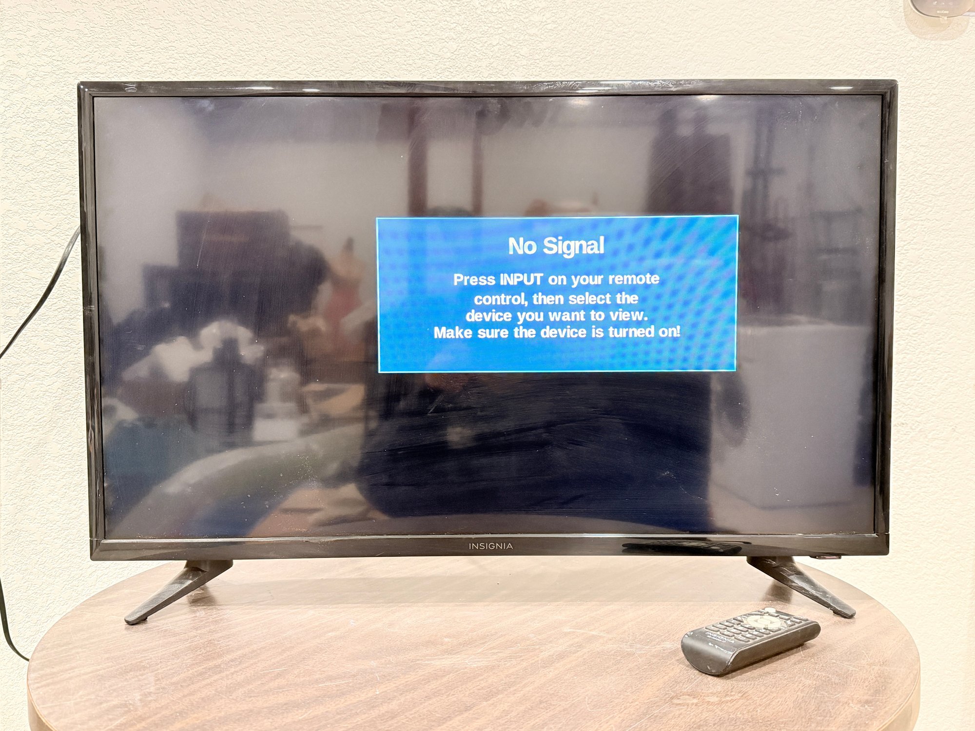 31 Inch Insignia Tv With Remote #227797 | Auctionninja.com
