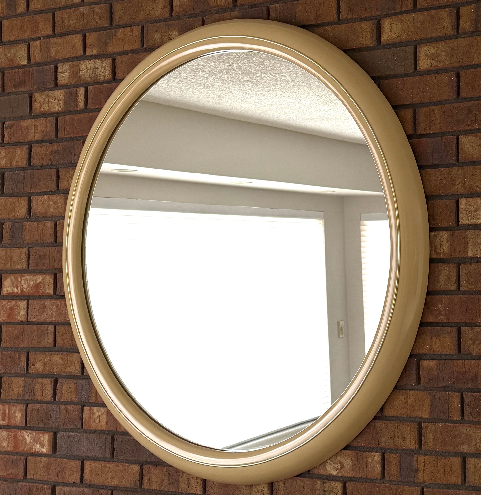 Large Circular Mirror In Cream-colored Frame #221919 | Auctionninja.com