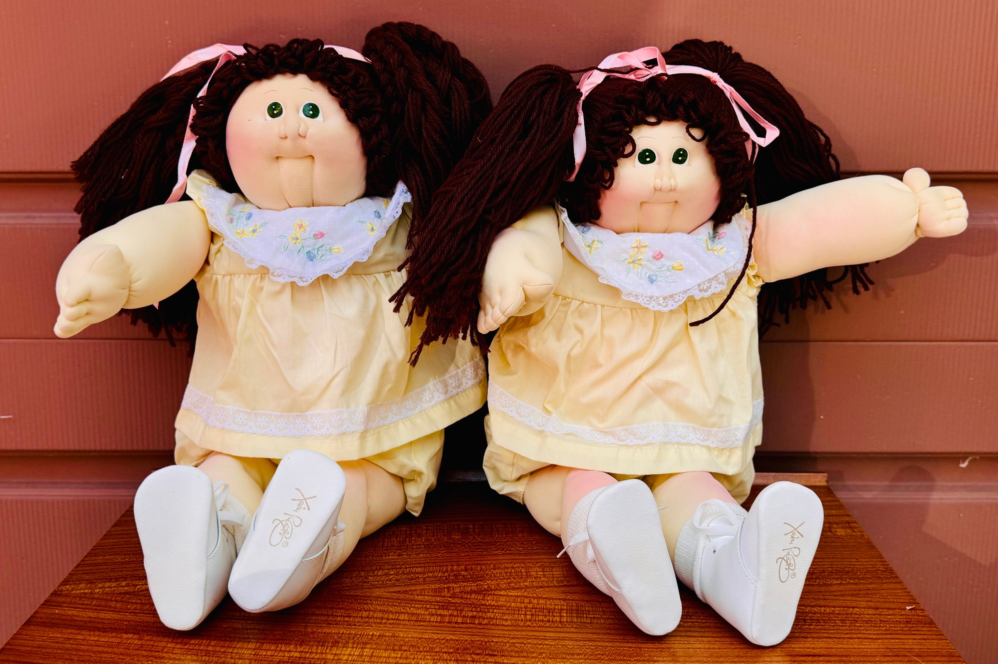 1986 Xavier Roberts Signed Cabbage Patch Dolls Nikki And Nisiaw With ...