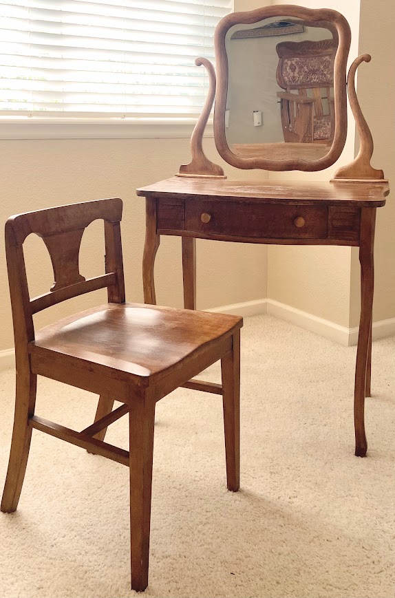 Antique Maple Vanity And Chair Great Condition #208673 | Auctionninja.com