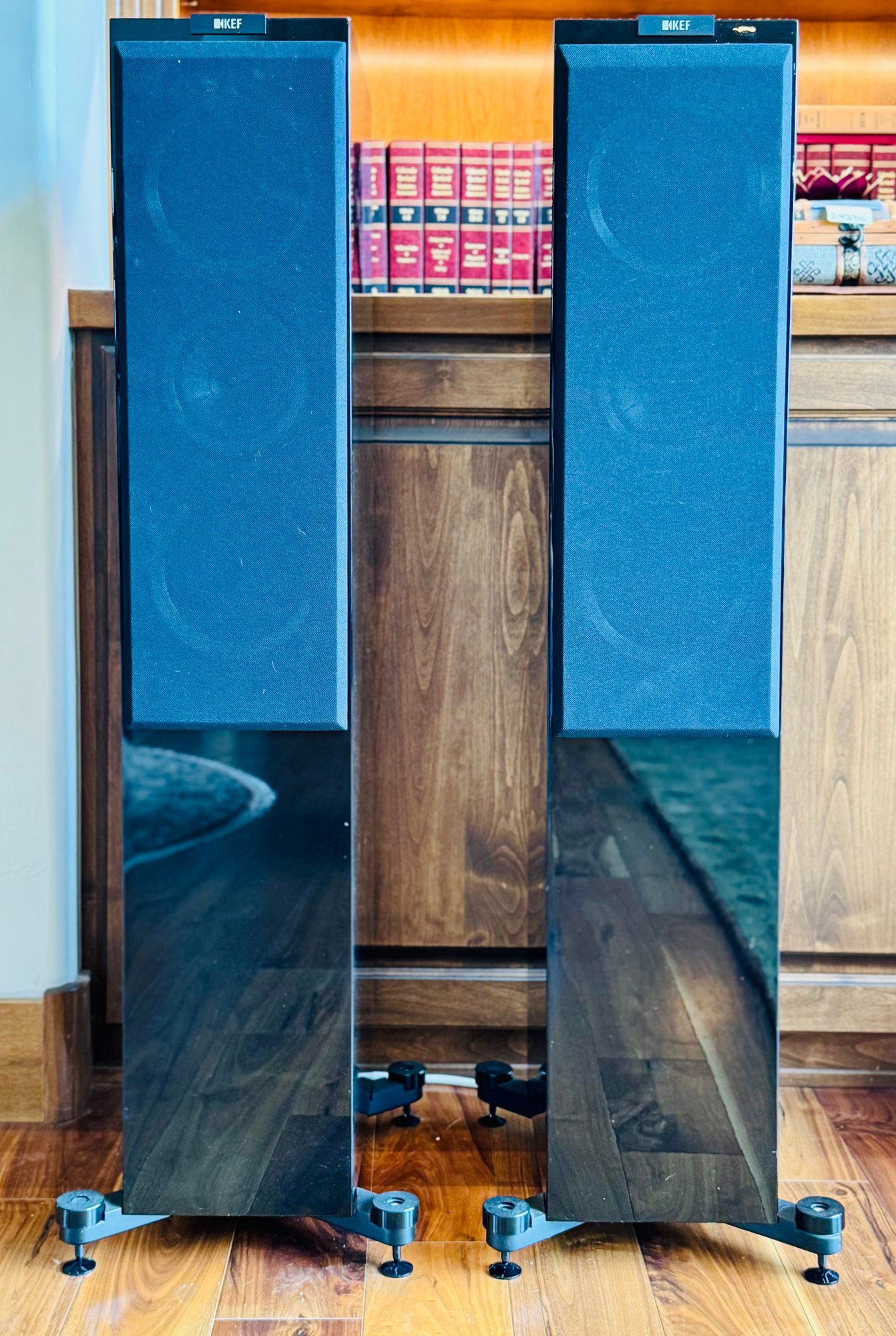 Pair Of KEF R700 -tower Speakers #243718 | Auctionninja.com